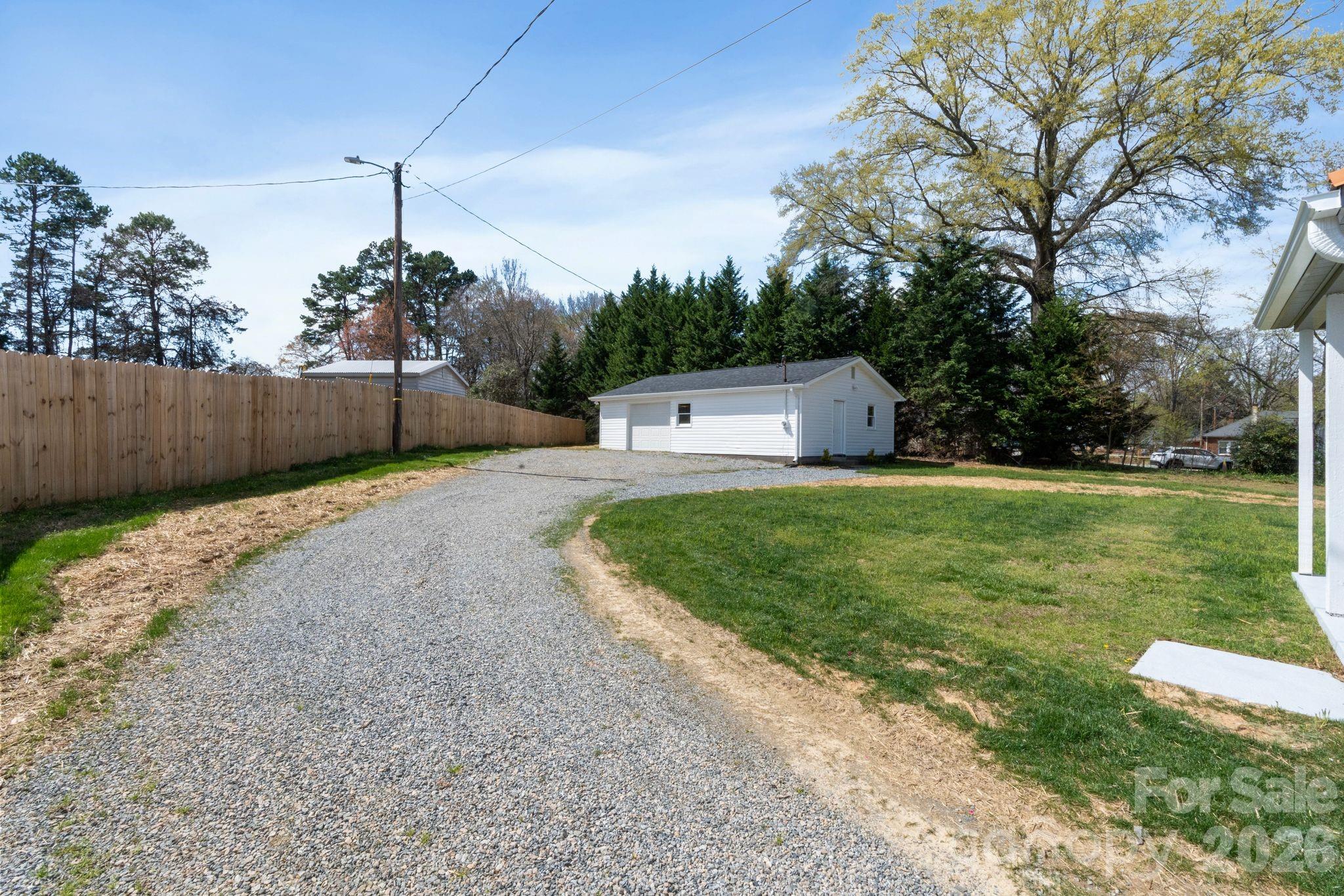 Photo 4 of 2106 Statesville Highway, Mooresville, NC