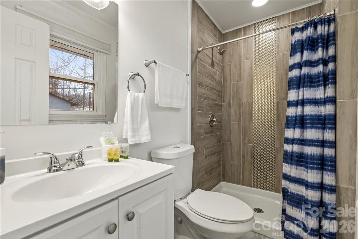 Photo 24 of 4930 Crestmont Drive, Charlotte, NC