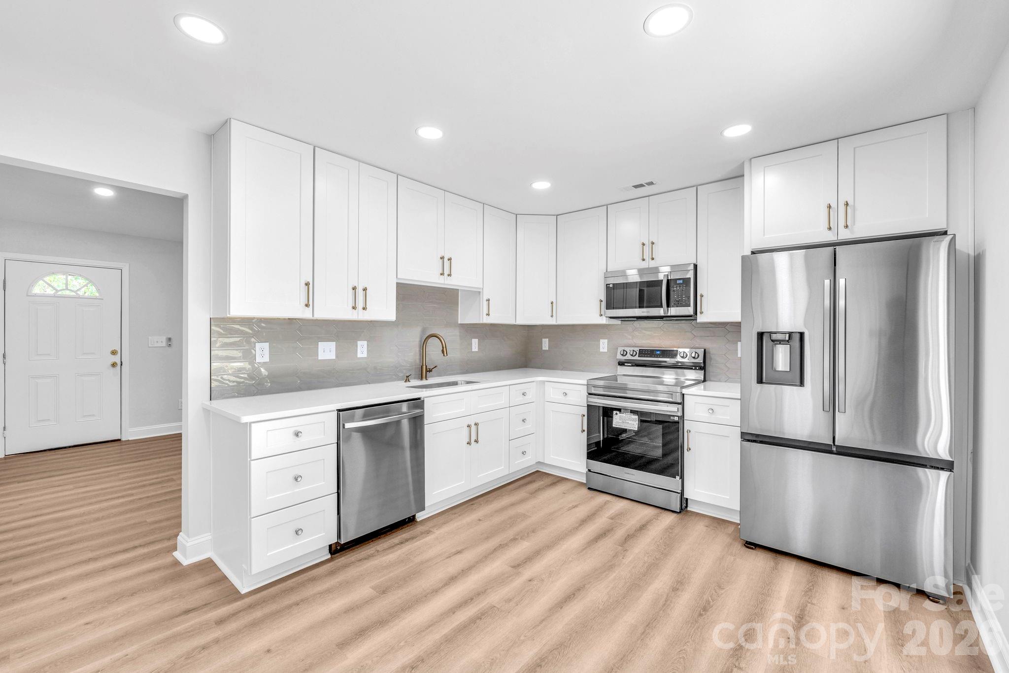 1426 Fontana Avenue, Charlotte, NC - photo 15 of 41