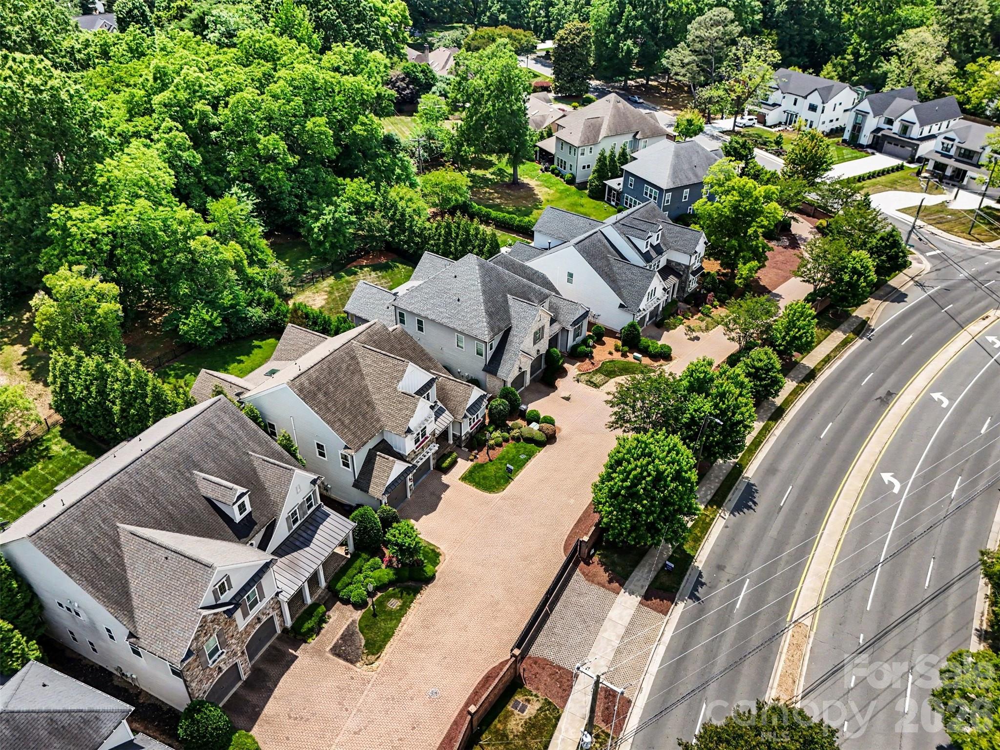 Photo 4 of 1020 N Sharon Amity Road, Charlotte, NC