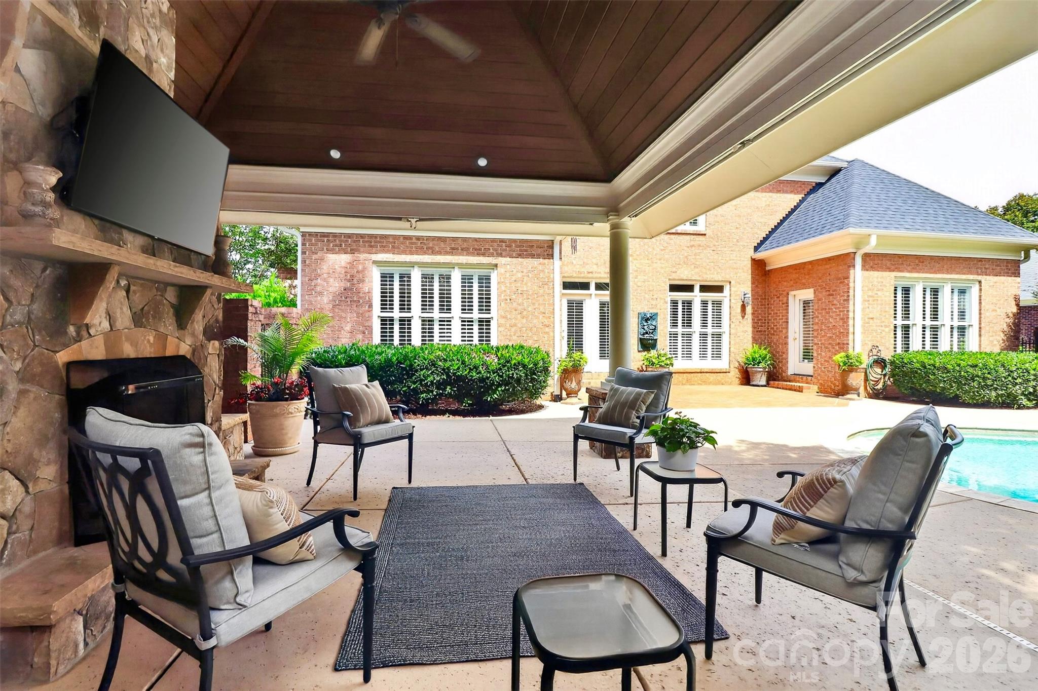 Home for sale at 6907 Meadow Run Lane, Charlotte, NC — photo 2 of 48