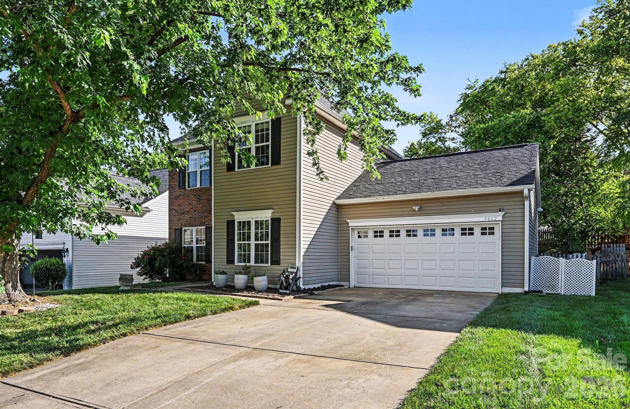 Photo 2 of 9902 Highlands Crossing Drive, Charlotte, NC