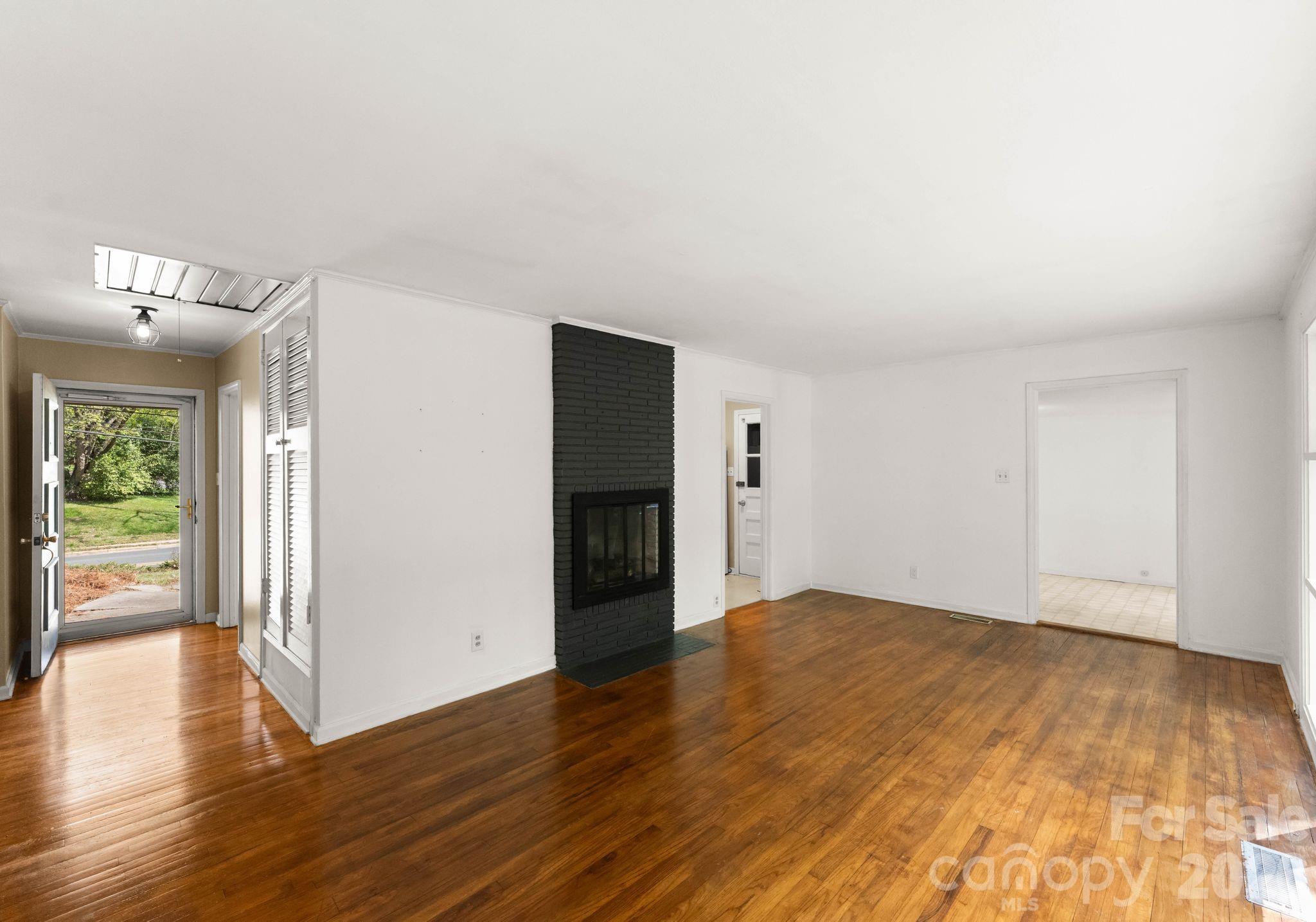 1136 E Woodlawn Road, Charlotte, NC - photo 17 of 48