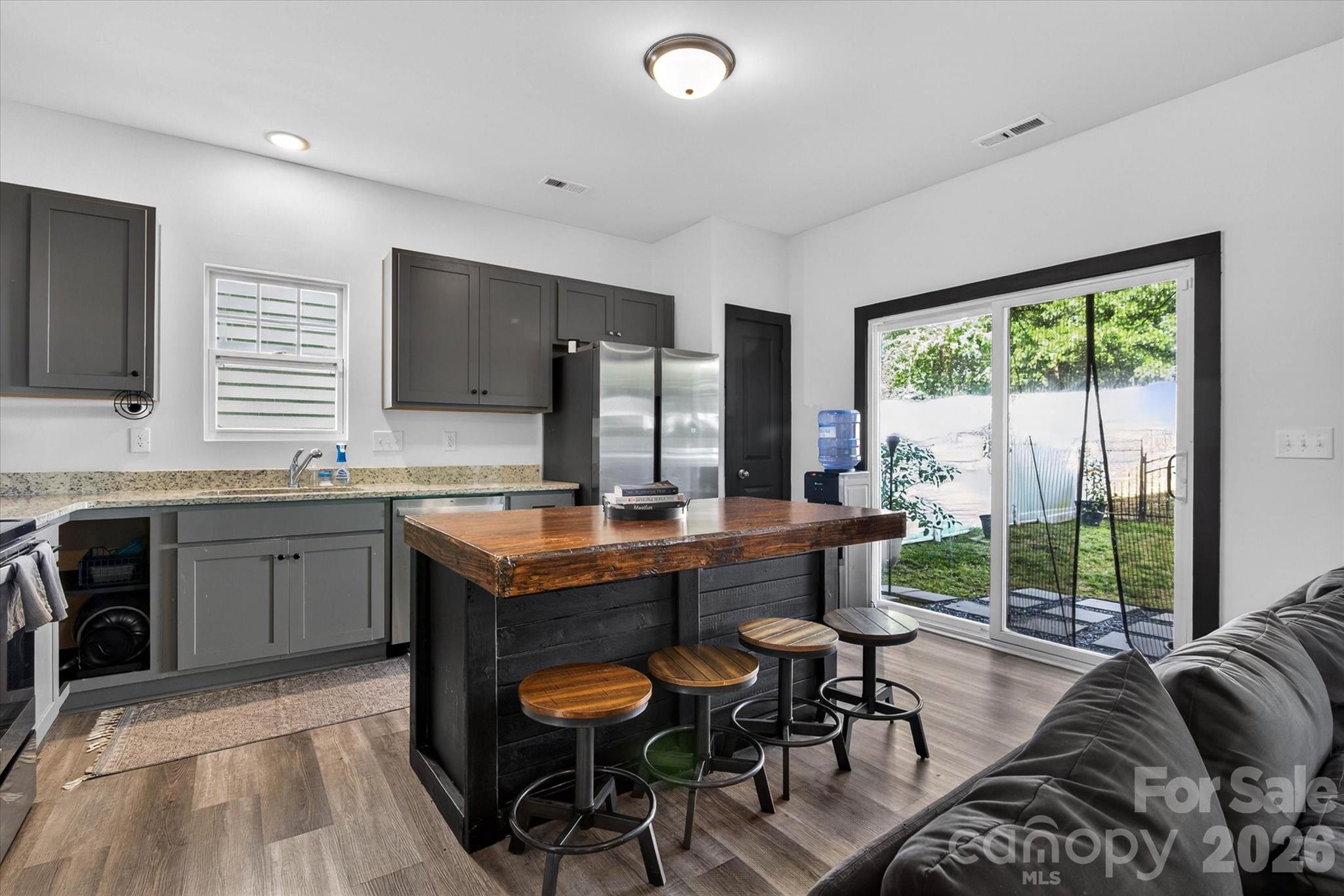 Photo 17 of 548 Kingsway Circle, Charlotte, NC