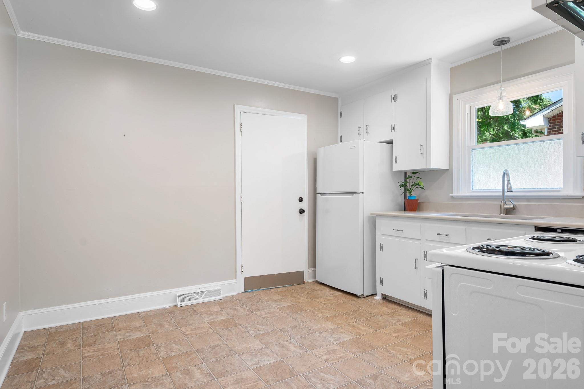 Photo 12 of 3960 Bristol Drive, Charlotte, NC