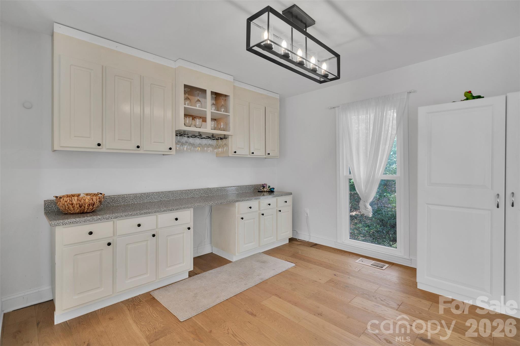 Photo 8 of 301 Hillandale Drive, Charlotte, NC