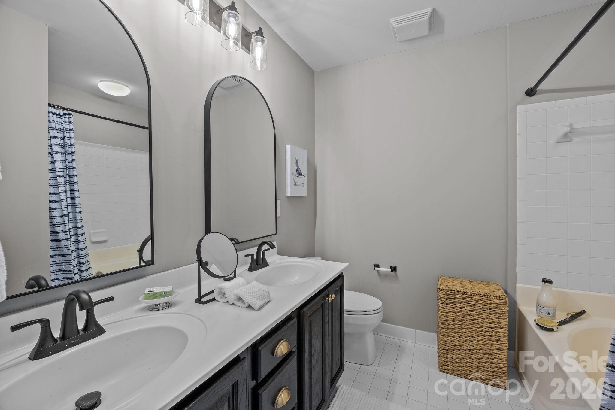 Photo 12 of 416 Queens Road19, Charlotte, NC