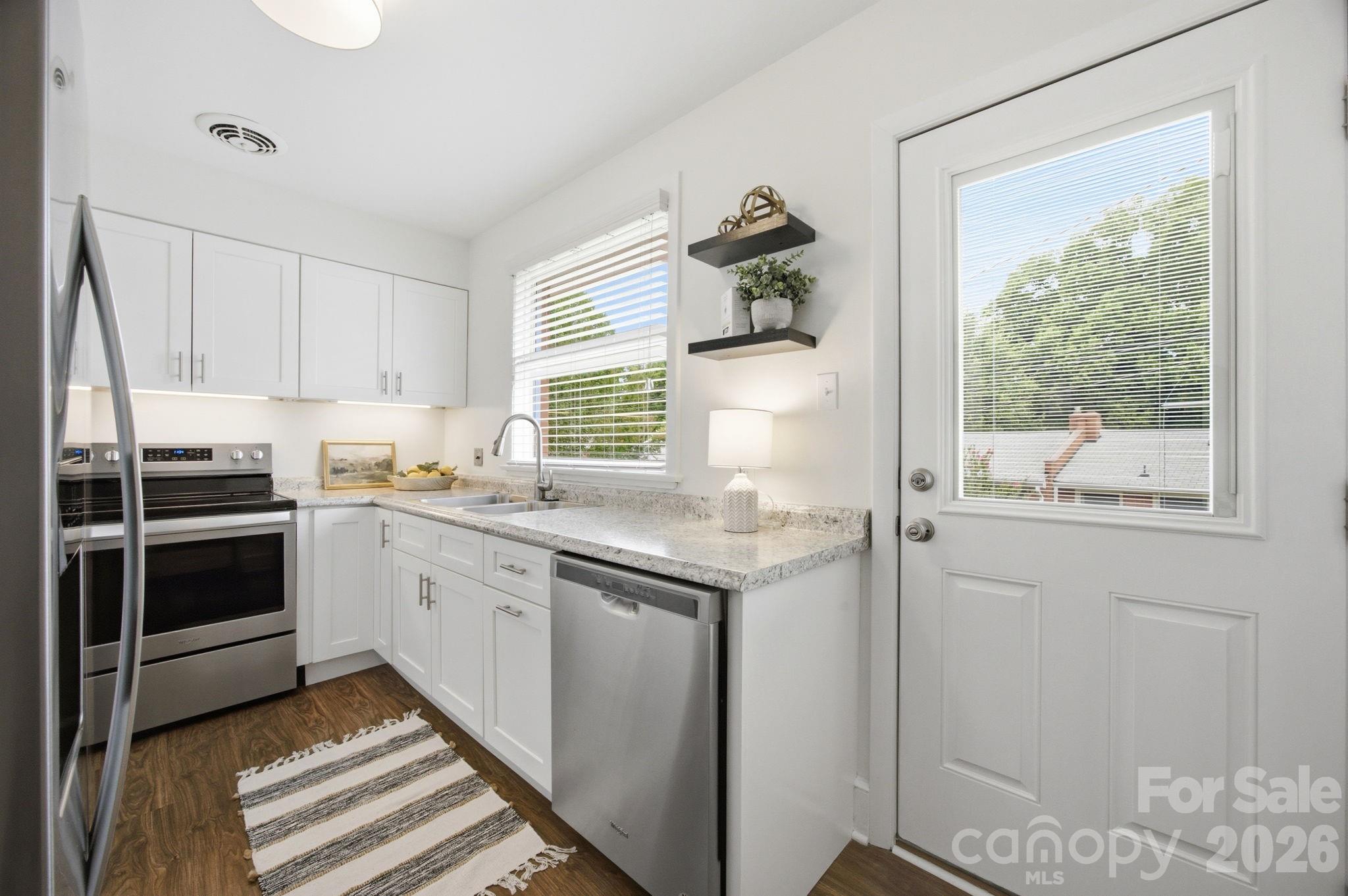 Photo 5 of 4500 Woodlark Lane, Charlotte, NC