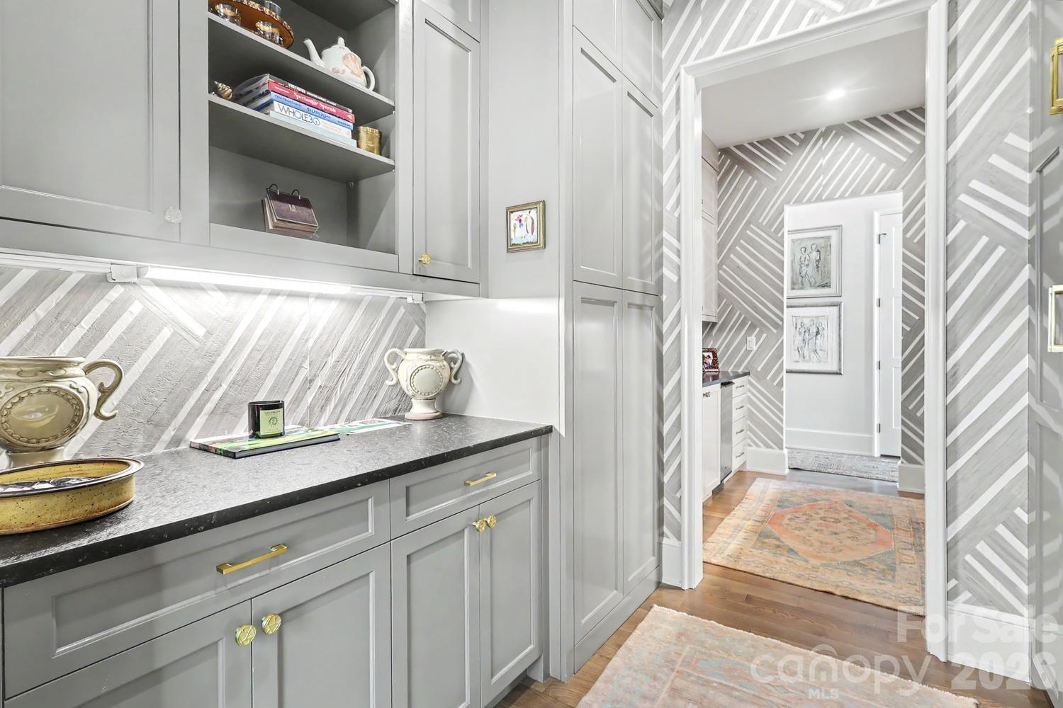 Home for sale at 2310 Beverly Drive, Charlotte, NC — photo 11 of 48