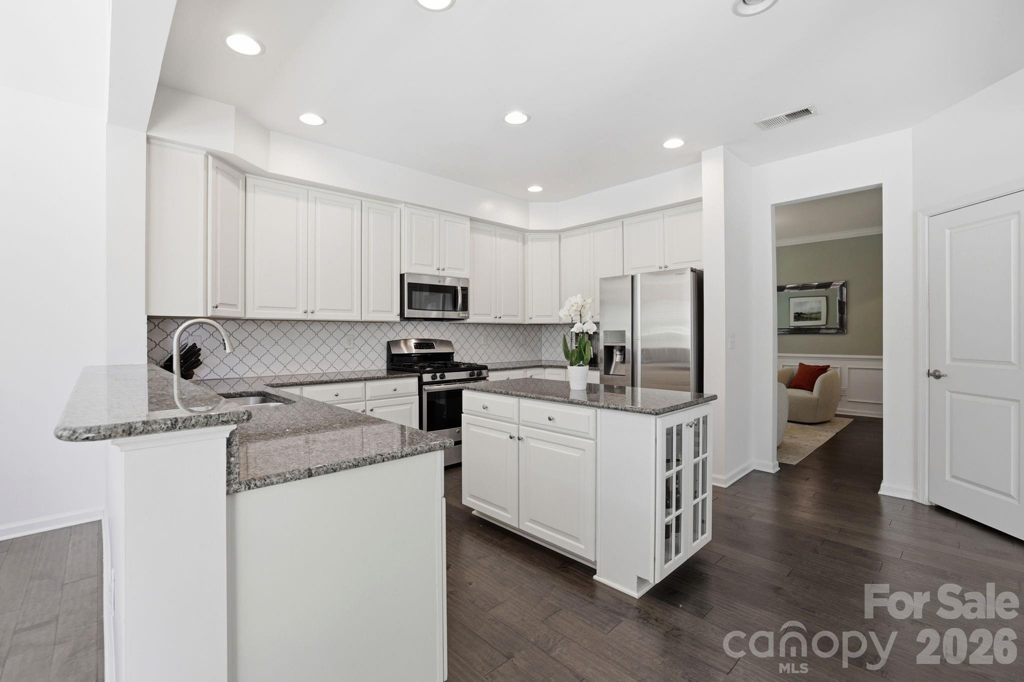 Photo 8 of 1819 Fleetwood Drive, Charlotte, NC