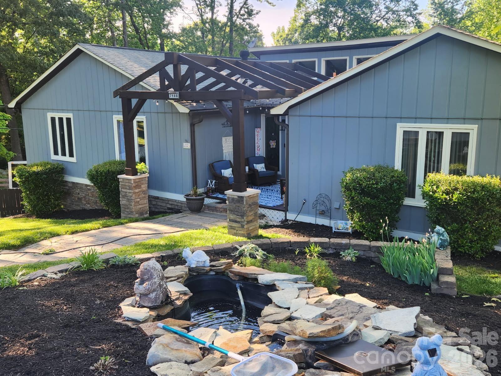 Photo 2 of 7108 Hollyhouse Drive, Charlotte, NC