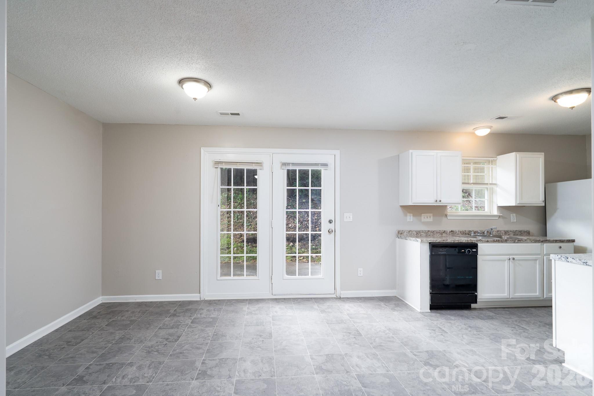 Photo 10 of 8016 Bronze Pike Drive, Charlotte, NC