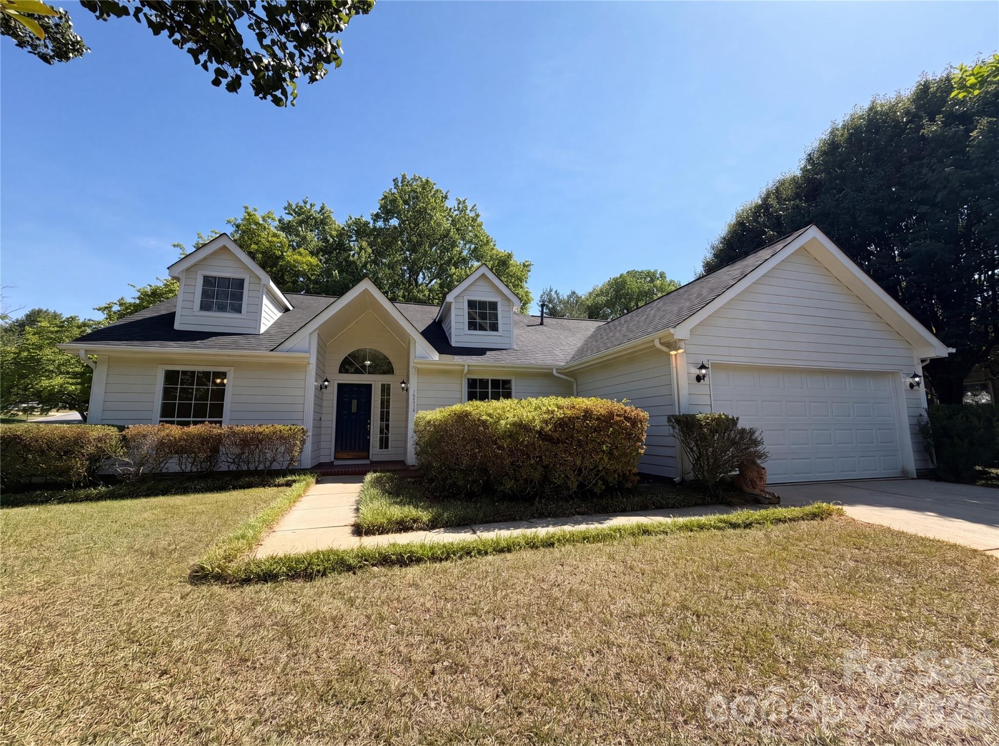 Home for sale at 10530 Southern Oak Court, Charlotte, NC — photo 1 of 17