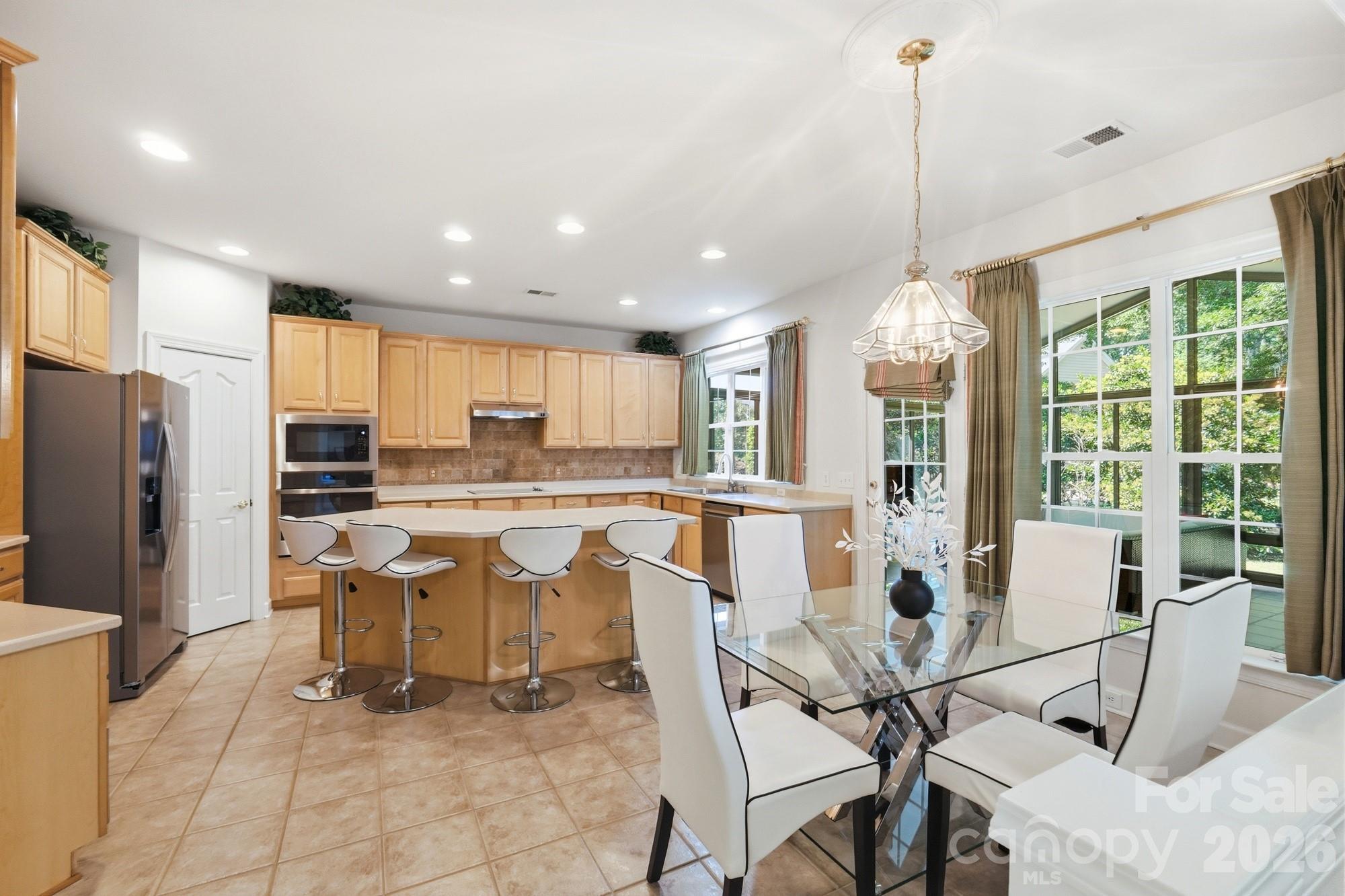 Photo 13 of 4814 King Arthur Drive, Charlotte, NC