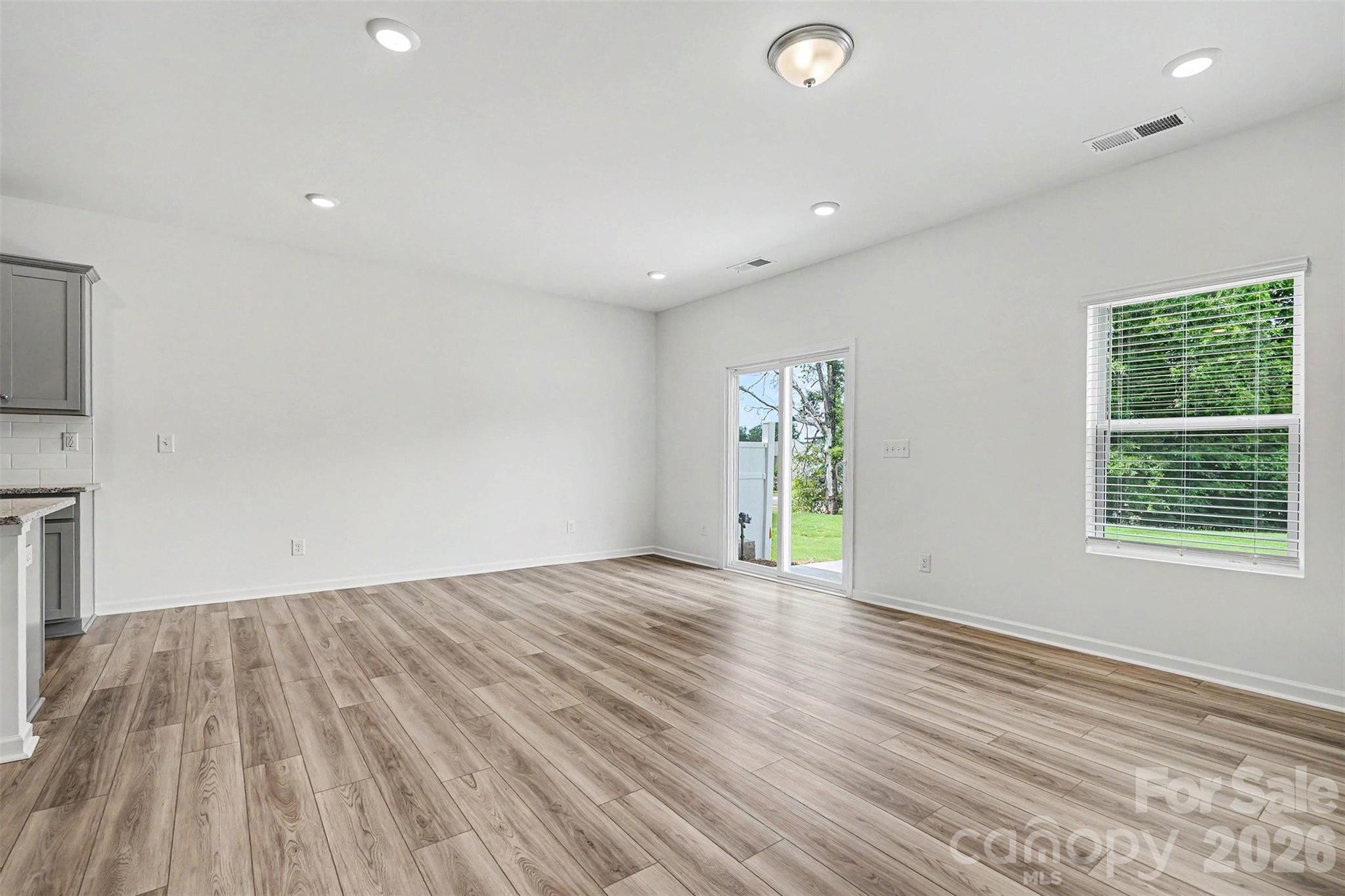 Photo 4 of 4035 Lawnview Drive, Charlotte, NC