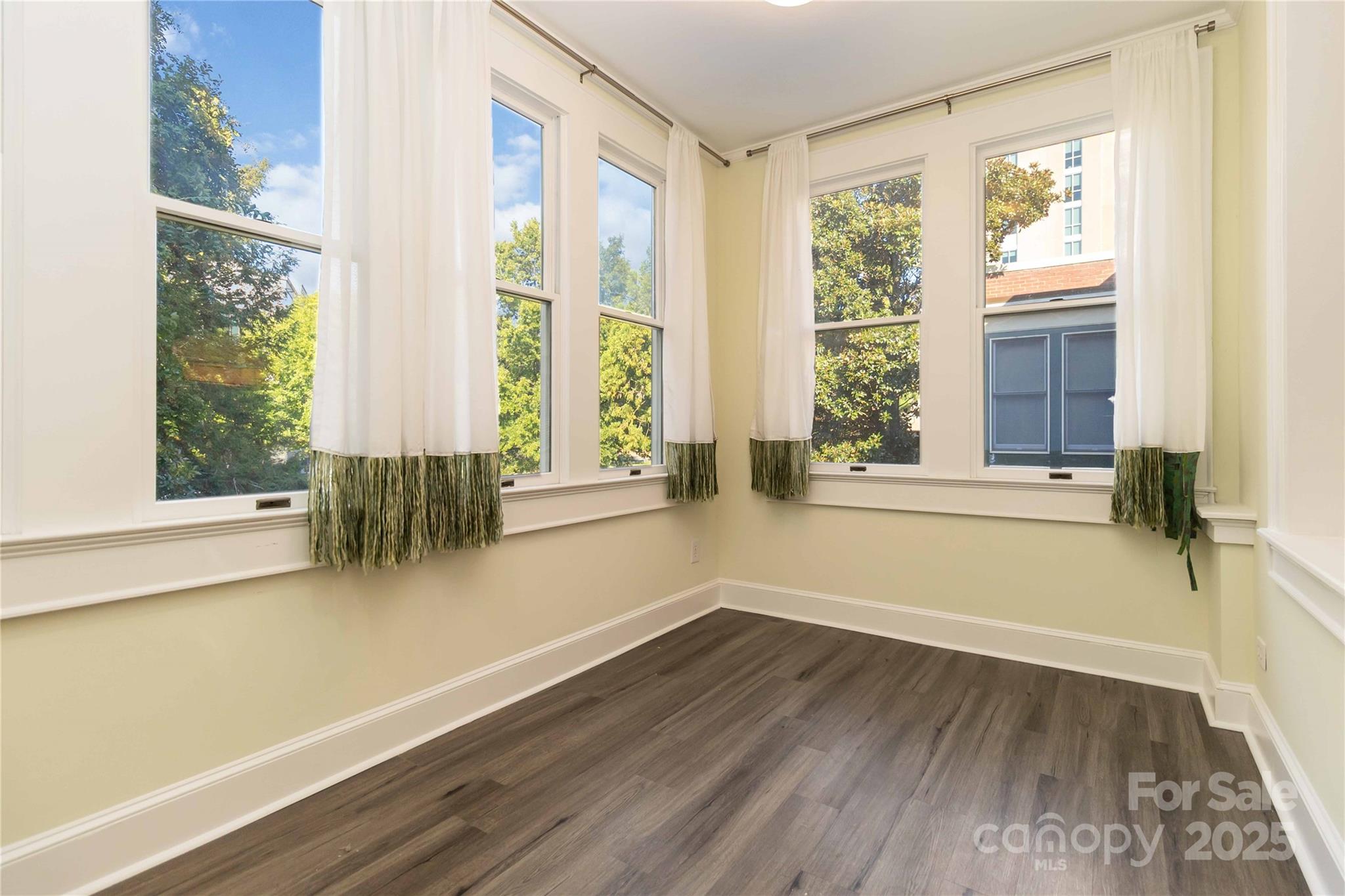 Photo 21 of 811 E Morehead Street6, Charlotte, NC