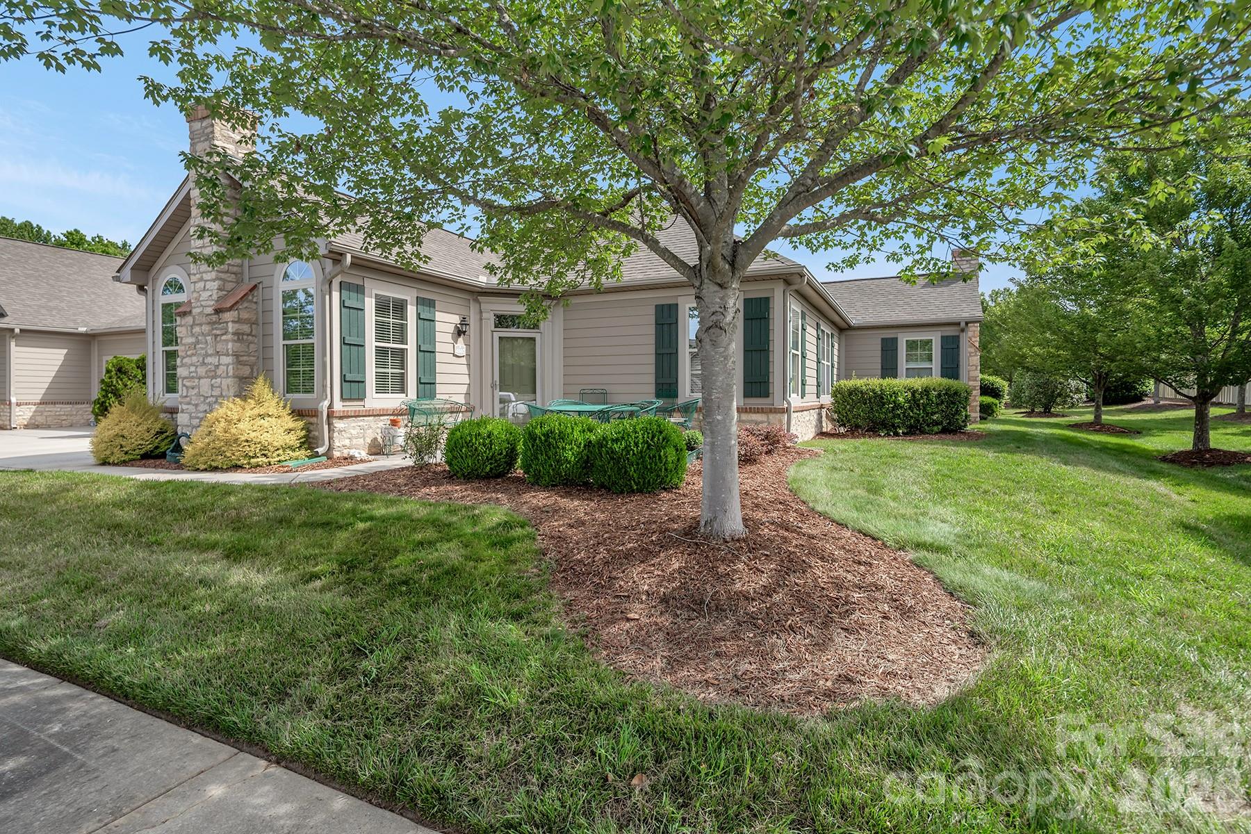 Photo 2 of 4607 Nashua Drive, Matthews, NC