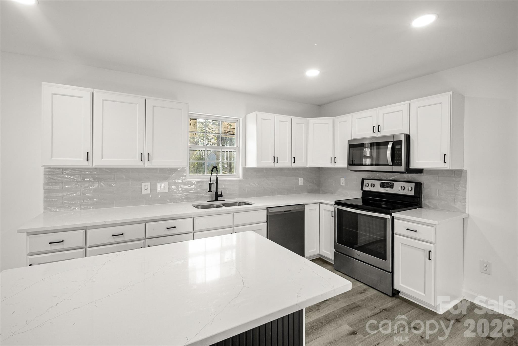 Photo 4 of 10107 Clairemore Place, Charlotte, NC