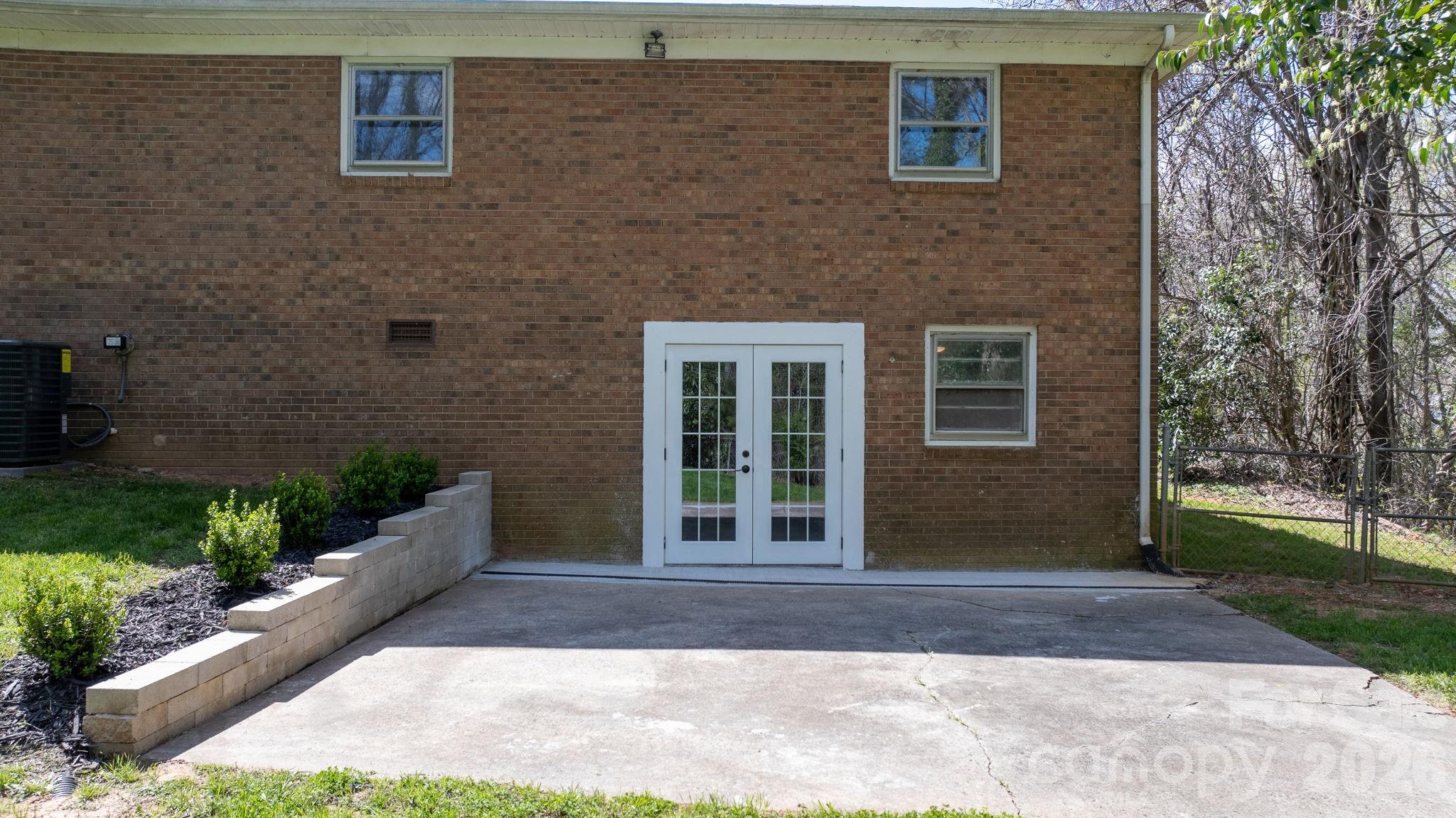 307 W Park Drive, Stanley, NC - photo 6 of 38