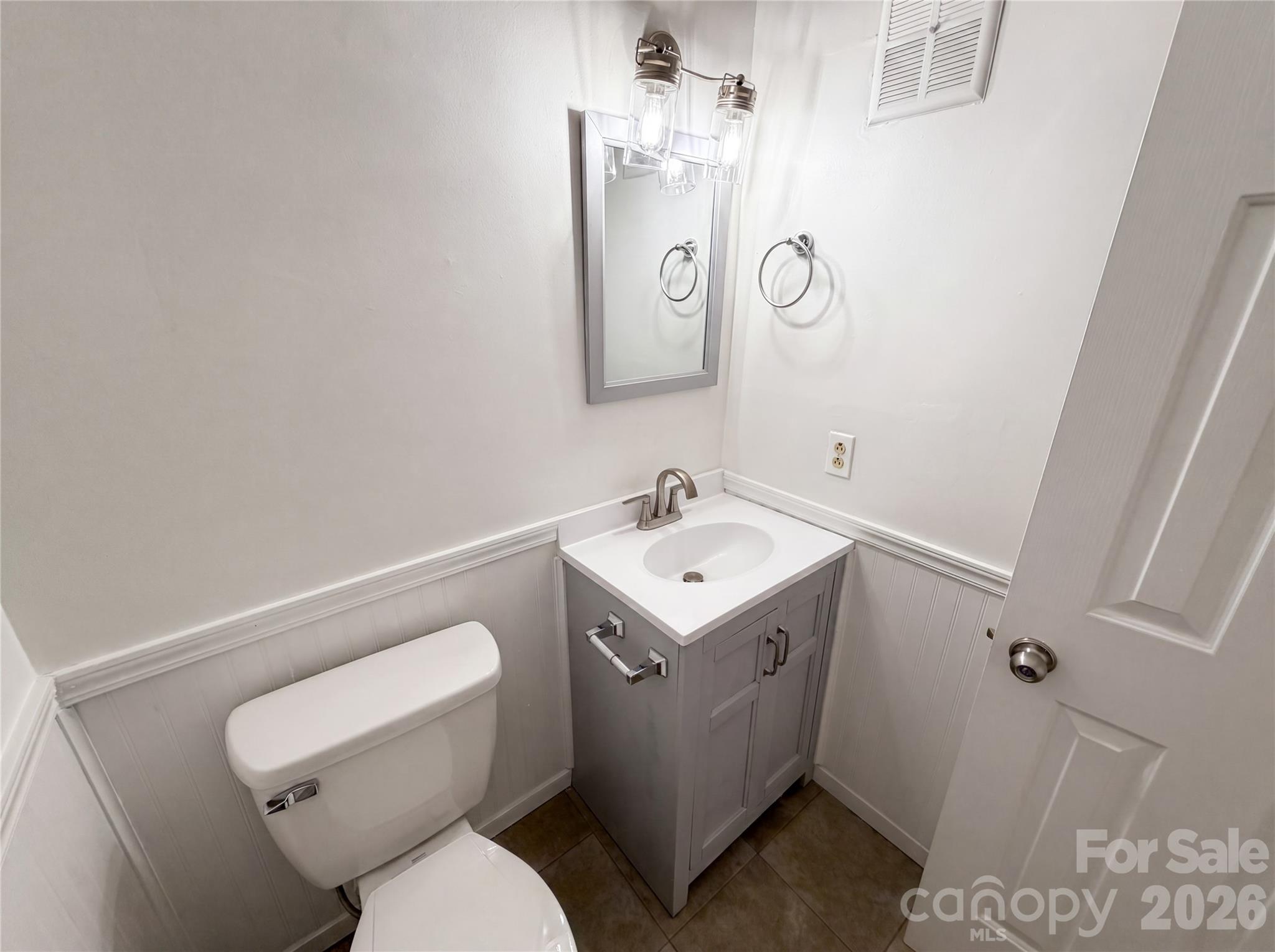 Photo 17 of 1625 Merry Oaks RoadD, Charlotte, NC