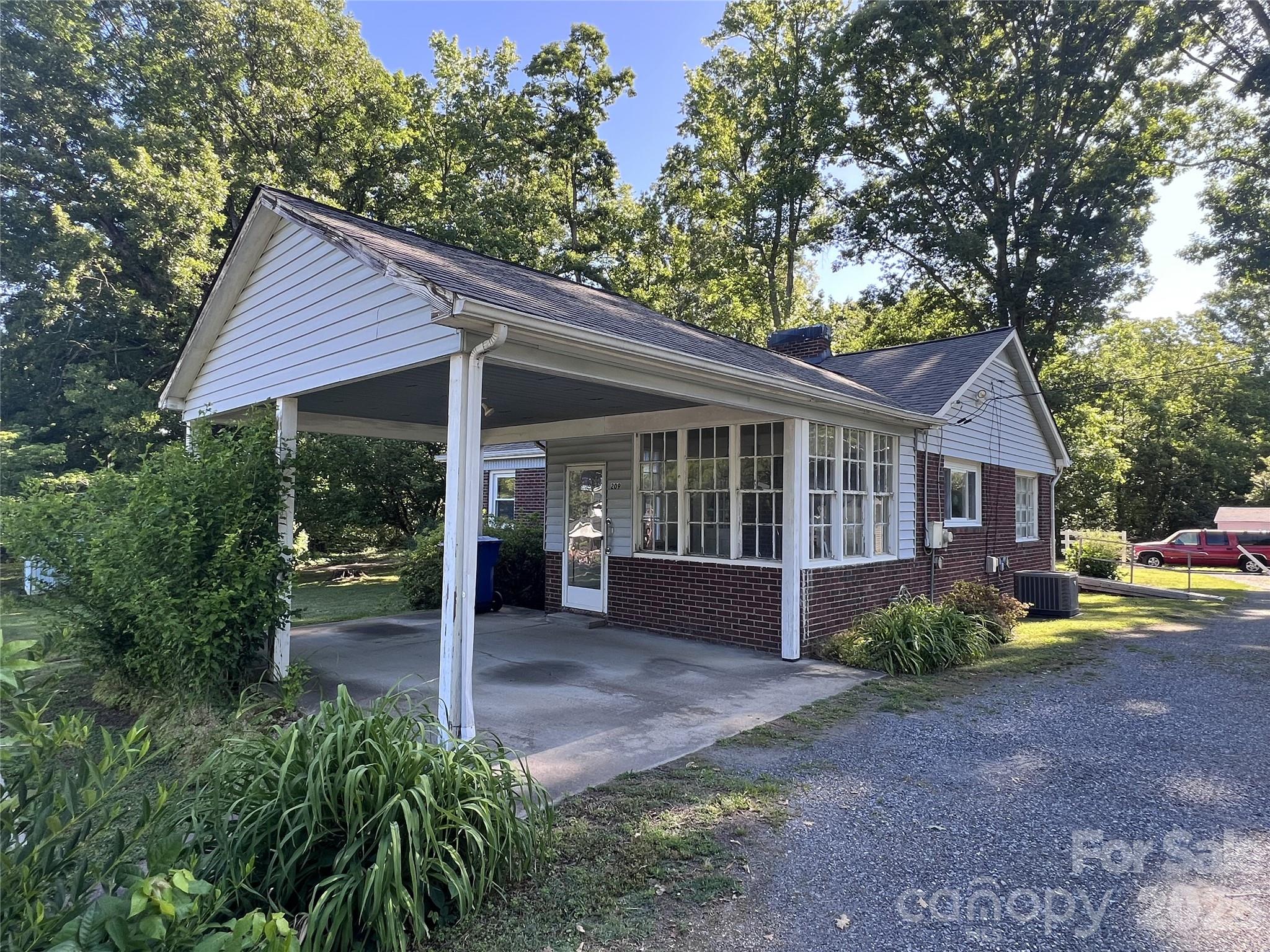 209 S Roxford Road, Kings Mountain, NC - photo 1 of 39