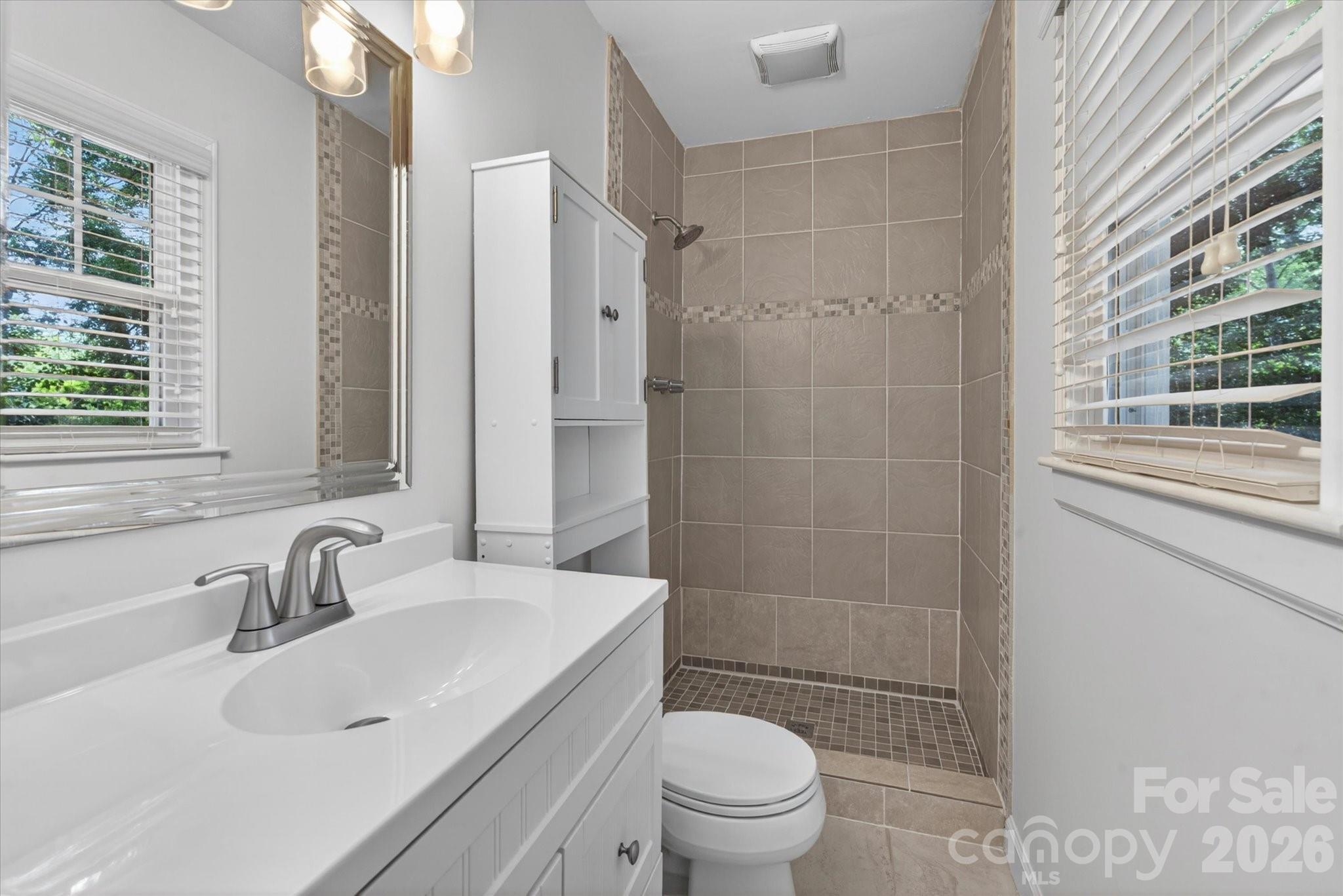 6912 Woodstock Drive, Charlotte, NC - photo 17 of 31