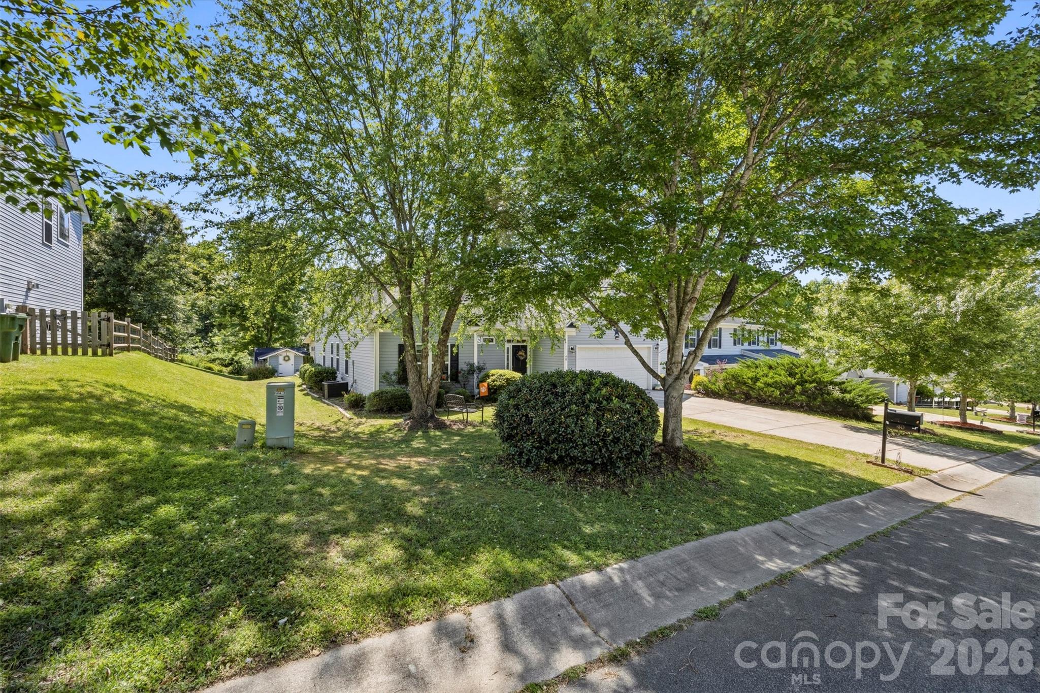 40 Ashton Bluff Circle, Mount Holly, NC - photo 3 of 41