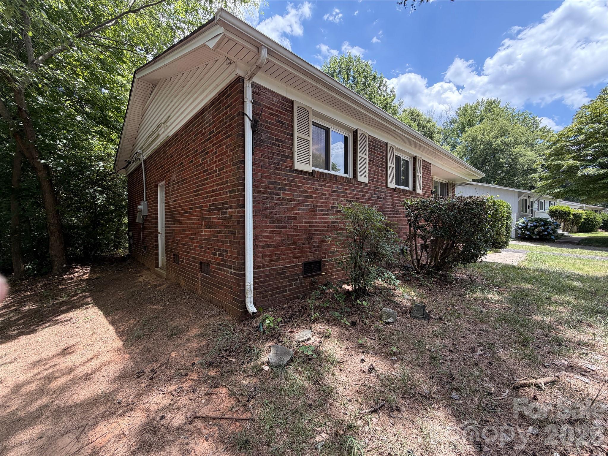 Home for sale at 2824 Cedarhurst Drive, Charlotte, NC — photo 7 of 27