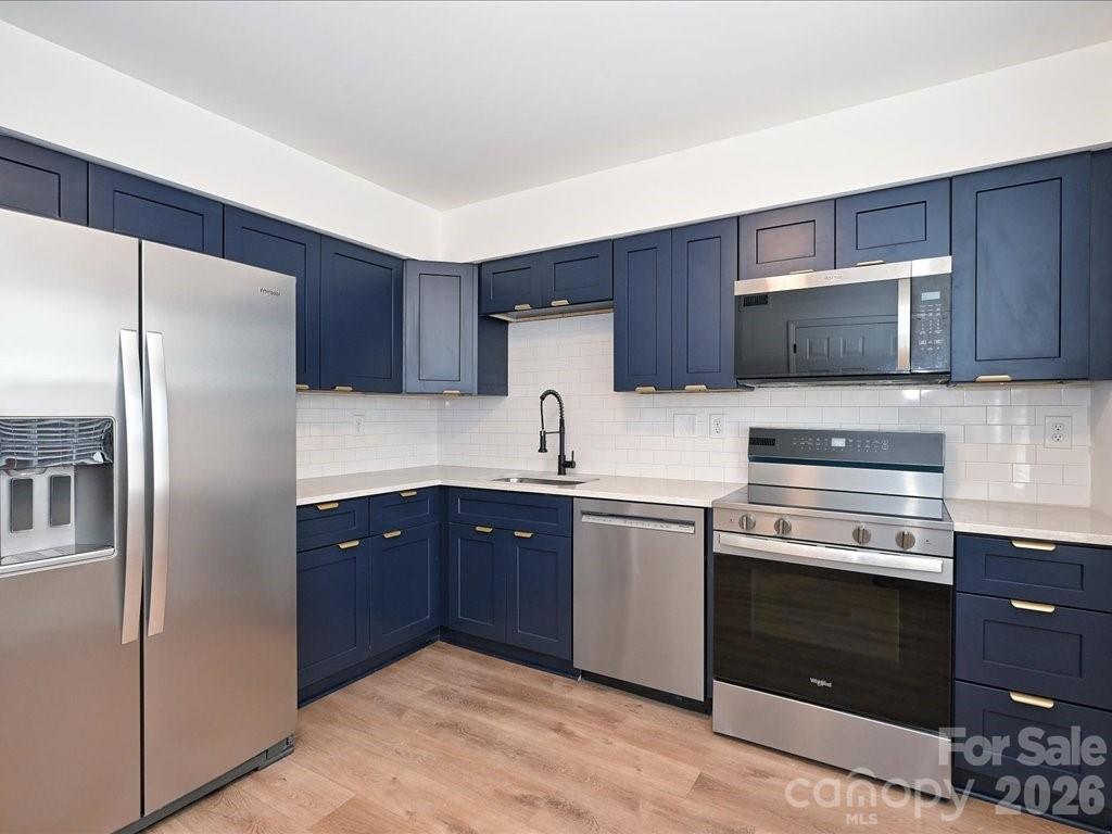 Photo 5 of 6810 Farmingdale Drive, Charlotte, NC