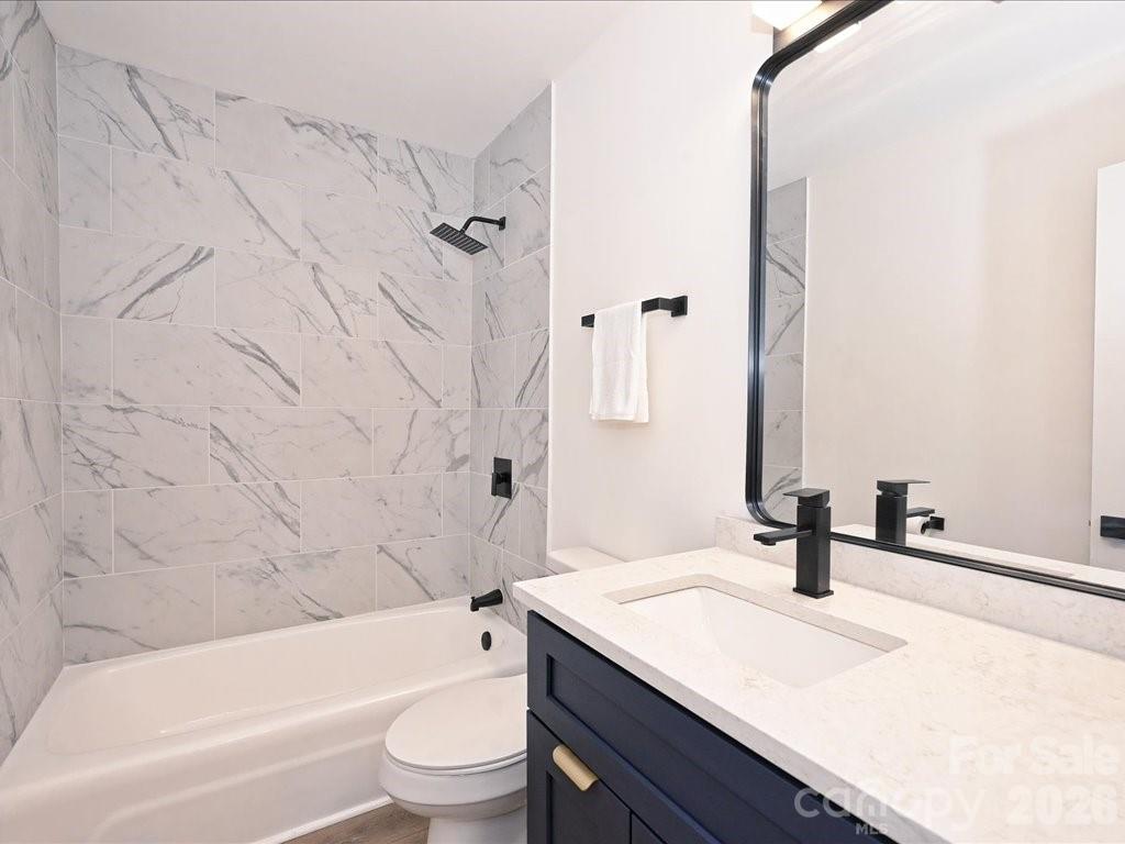 Photo 14 of 6810 Farmingdale Drive, Charlotte, NC
