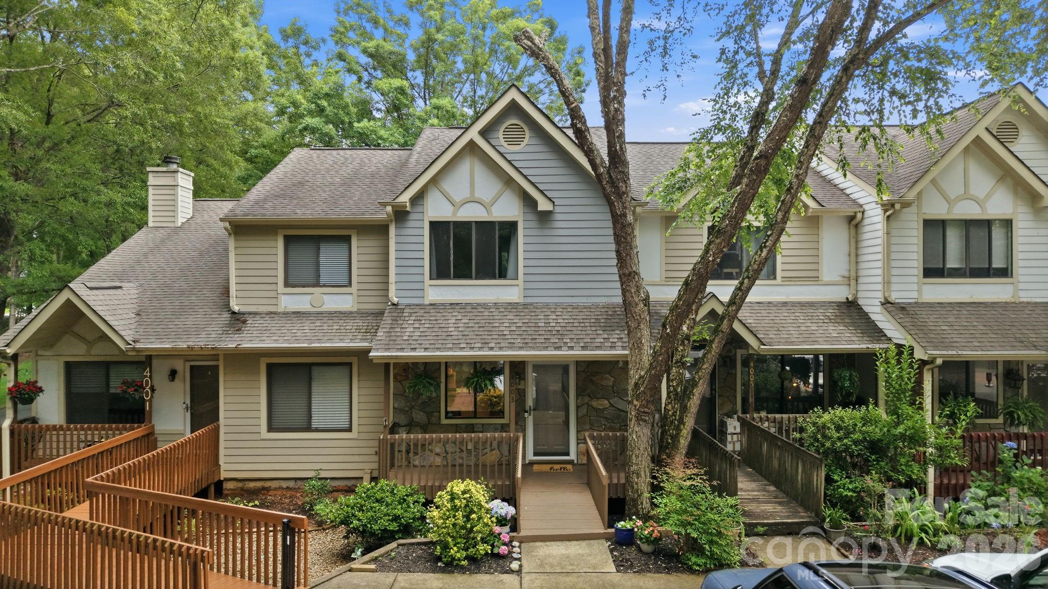 Home for sale at 4003 North Course Drive, Charlotte, NC — photo 1 of 22