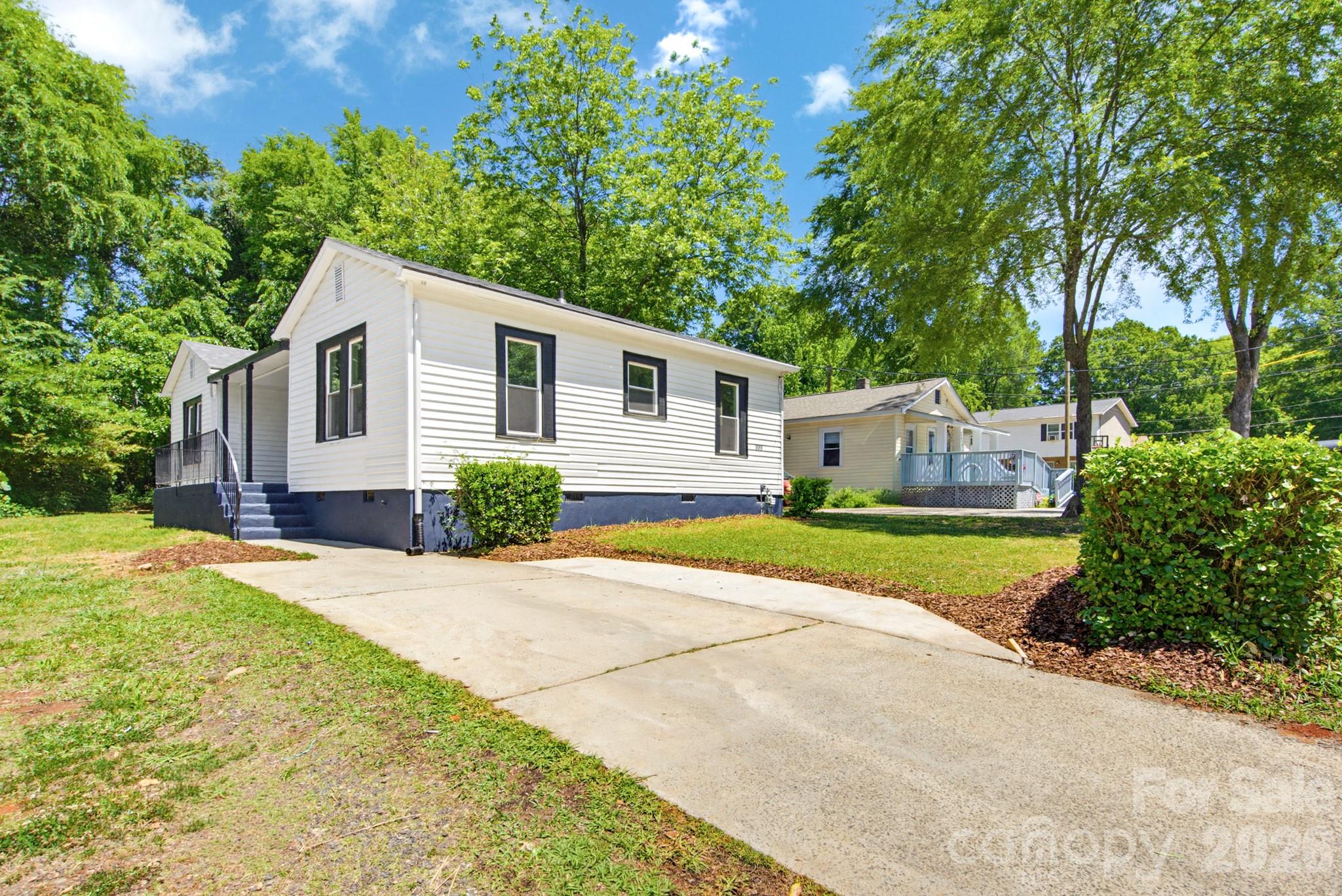 Photo 3 of 2622 Hemphill Street, Charlotte, NC