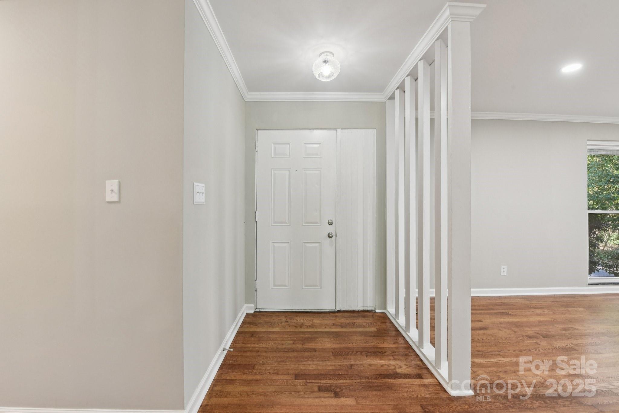 Photo 3 of 900 E Woodlawn Road, Charlotte, NC
