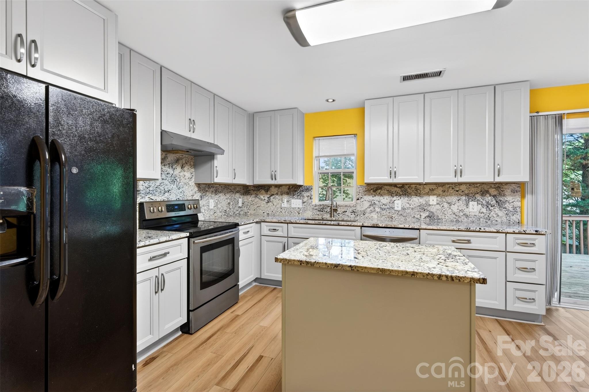 Photo 16 of 2539 Thornfield Road, Charlotte, NC