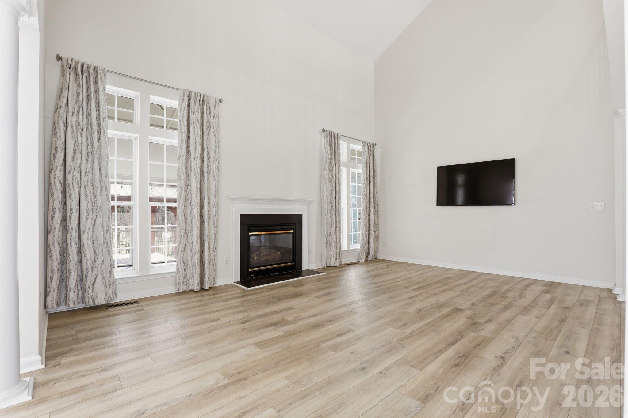 Photo 8 of 3909 Meadow Green Drive, Charlotte, NC