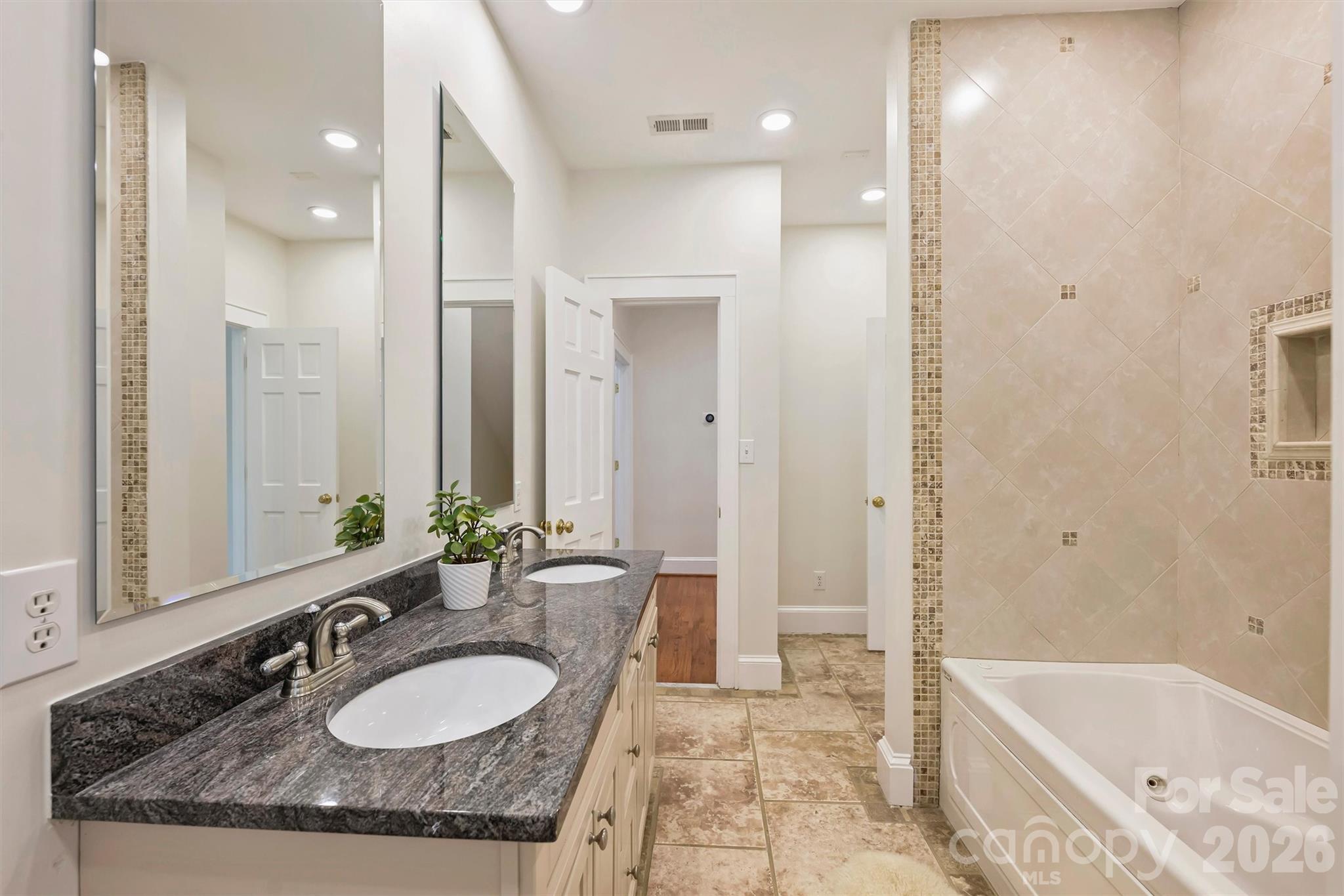 Photo 36 of 2126 Dilworth Road E, Charlotte, NC