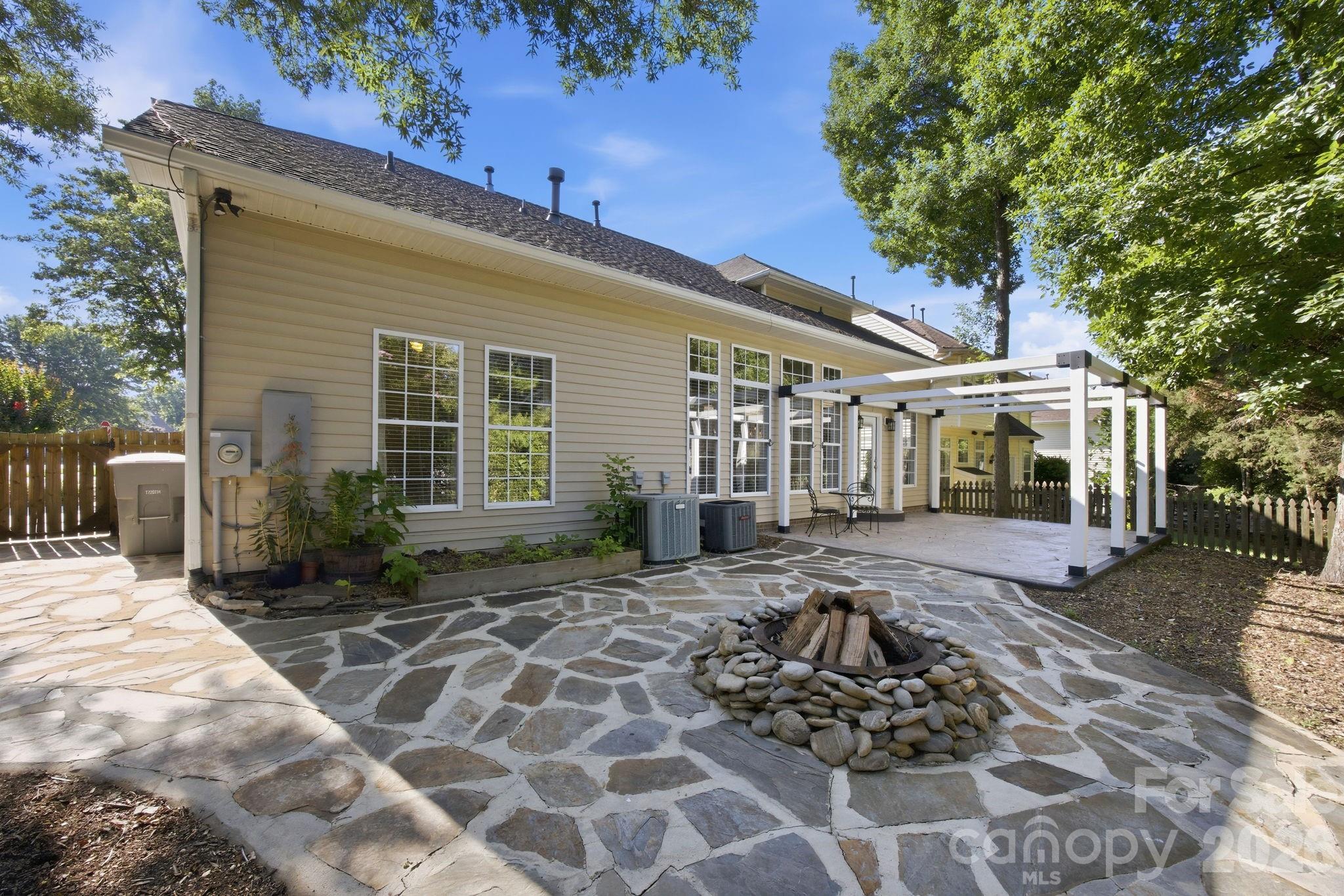 Photo 17 of 10900 Owl Nest Lane, Charlotte, NC