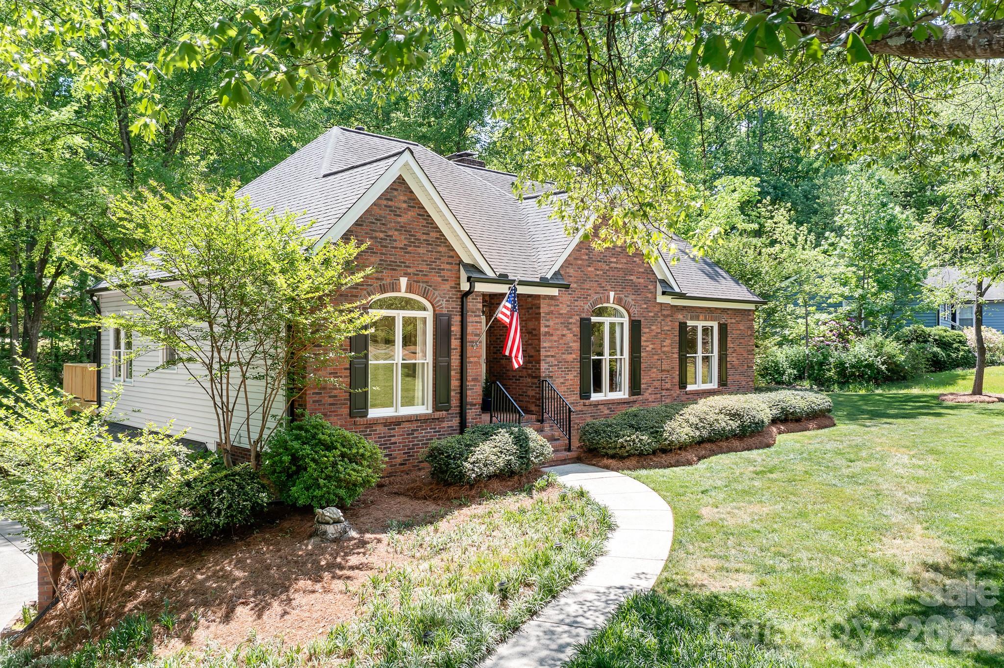 Photo 2 of 199 Buckingham Place Road, Mooresville, NC