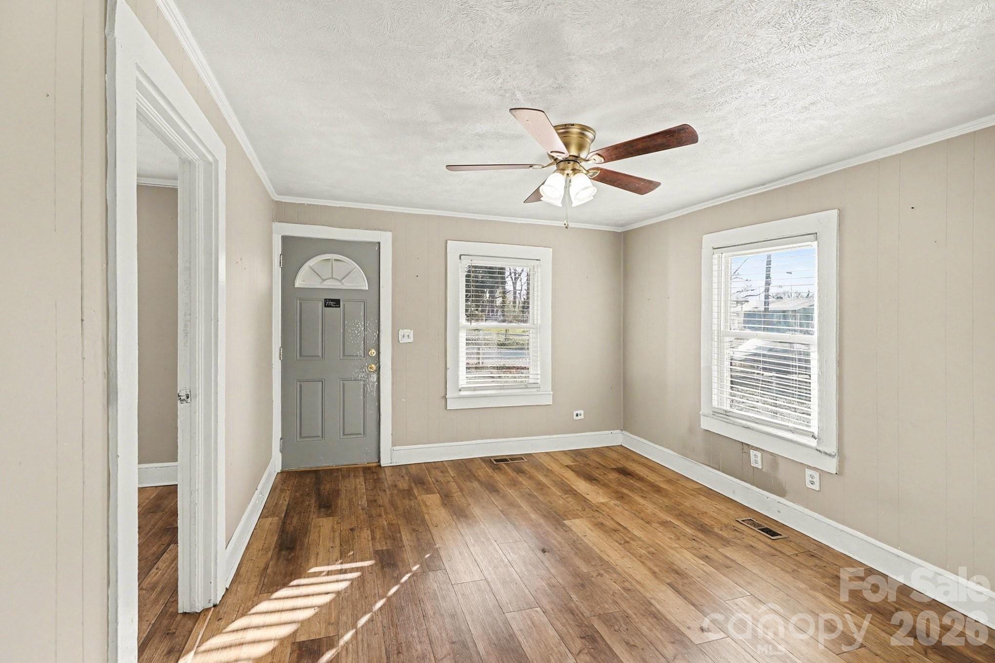 Photo 3 of 409 S Maple Street, Dallas, NC