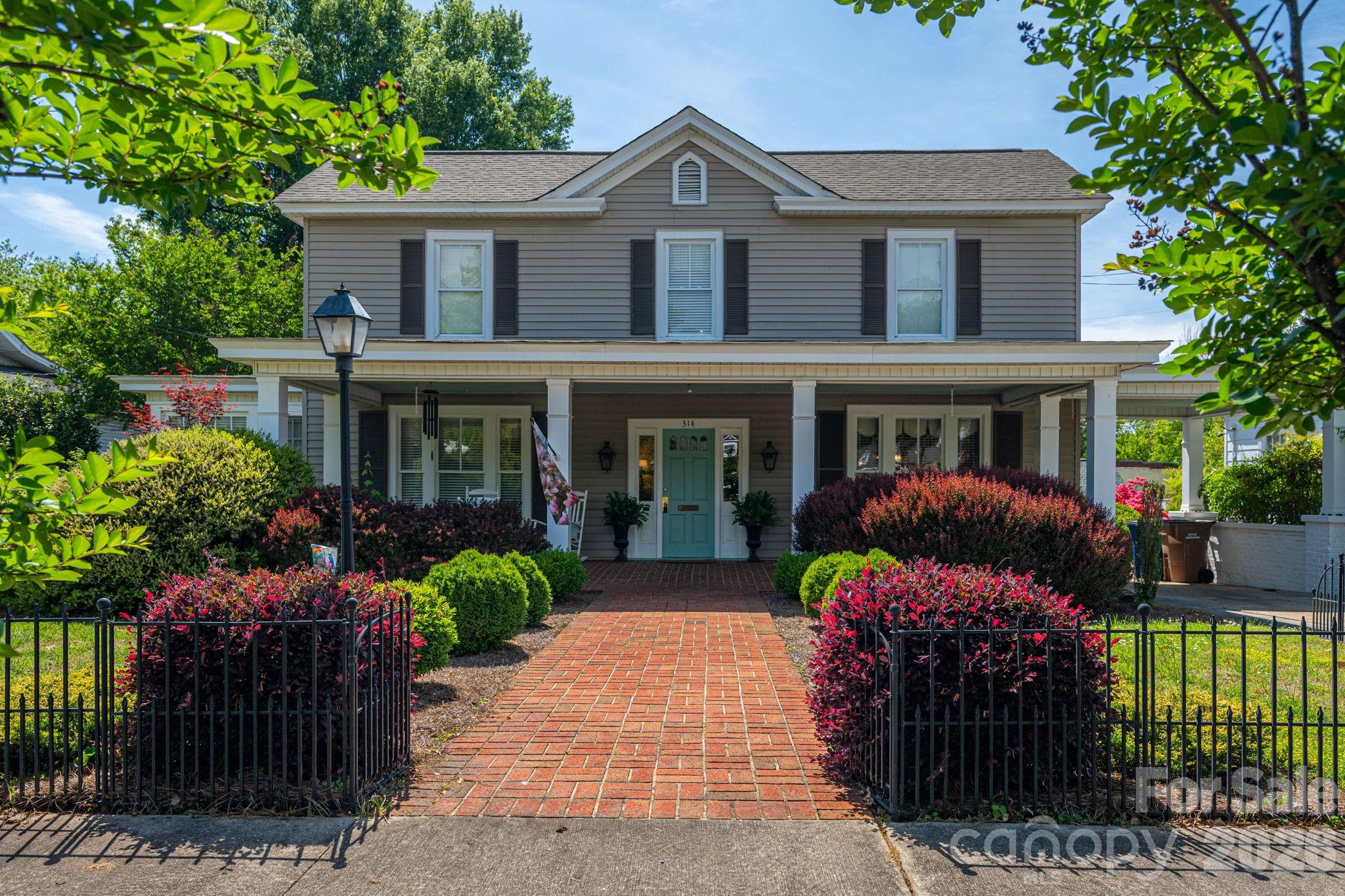 314 S Cedar Street, Lincolnton, NC - photo 1 of 44