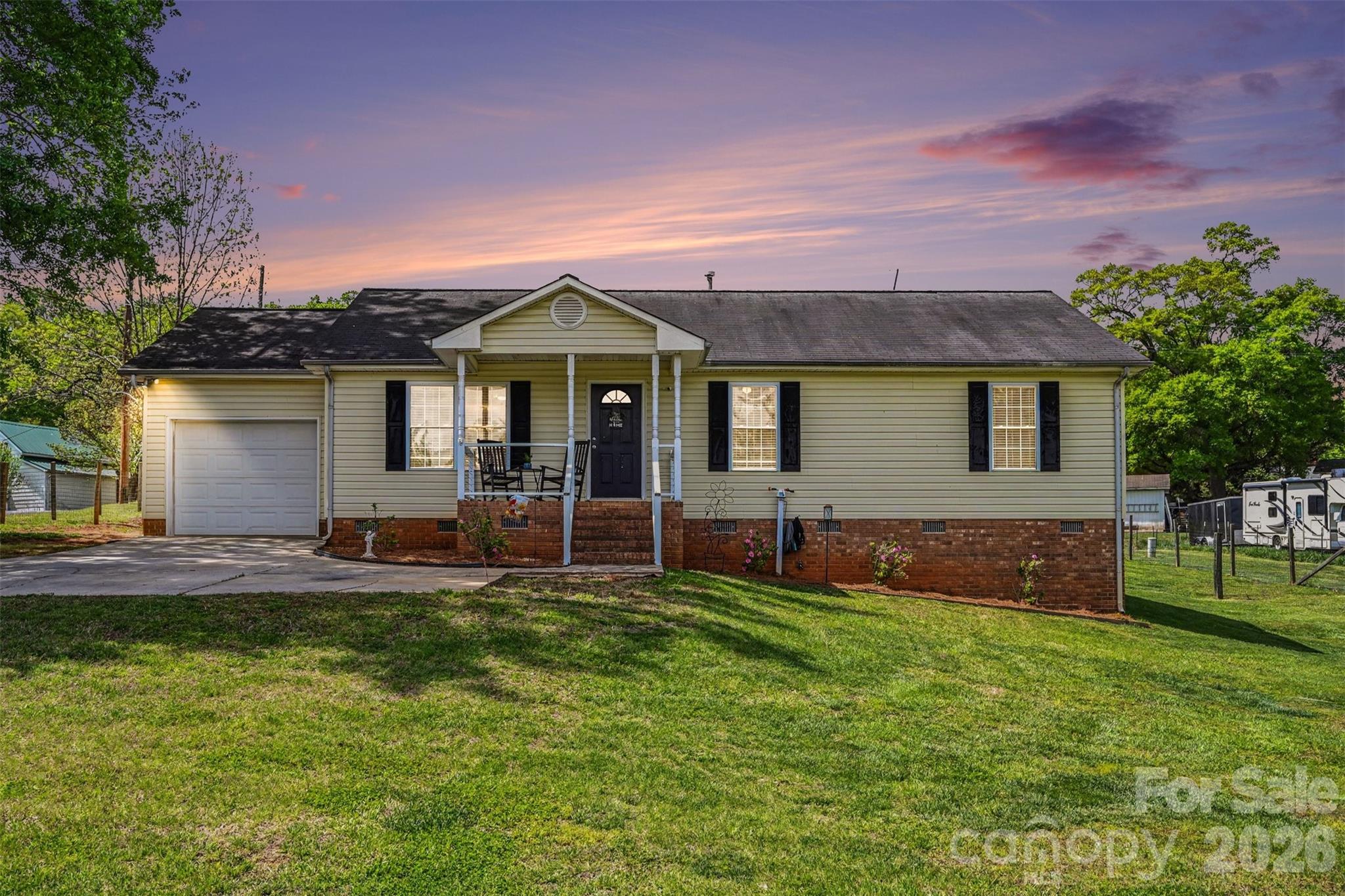 353 Woodlawn Avenue, Mount Holly, NC - photo 2 of 29