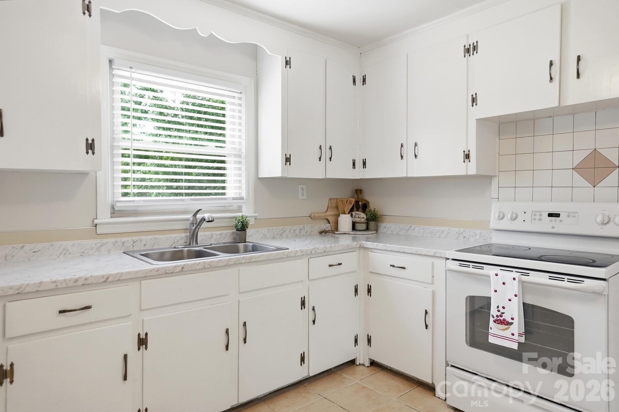 Photo 8 of 2032 Eastway Drive, Charlotte, NC