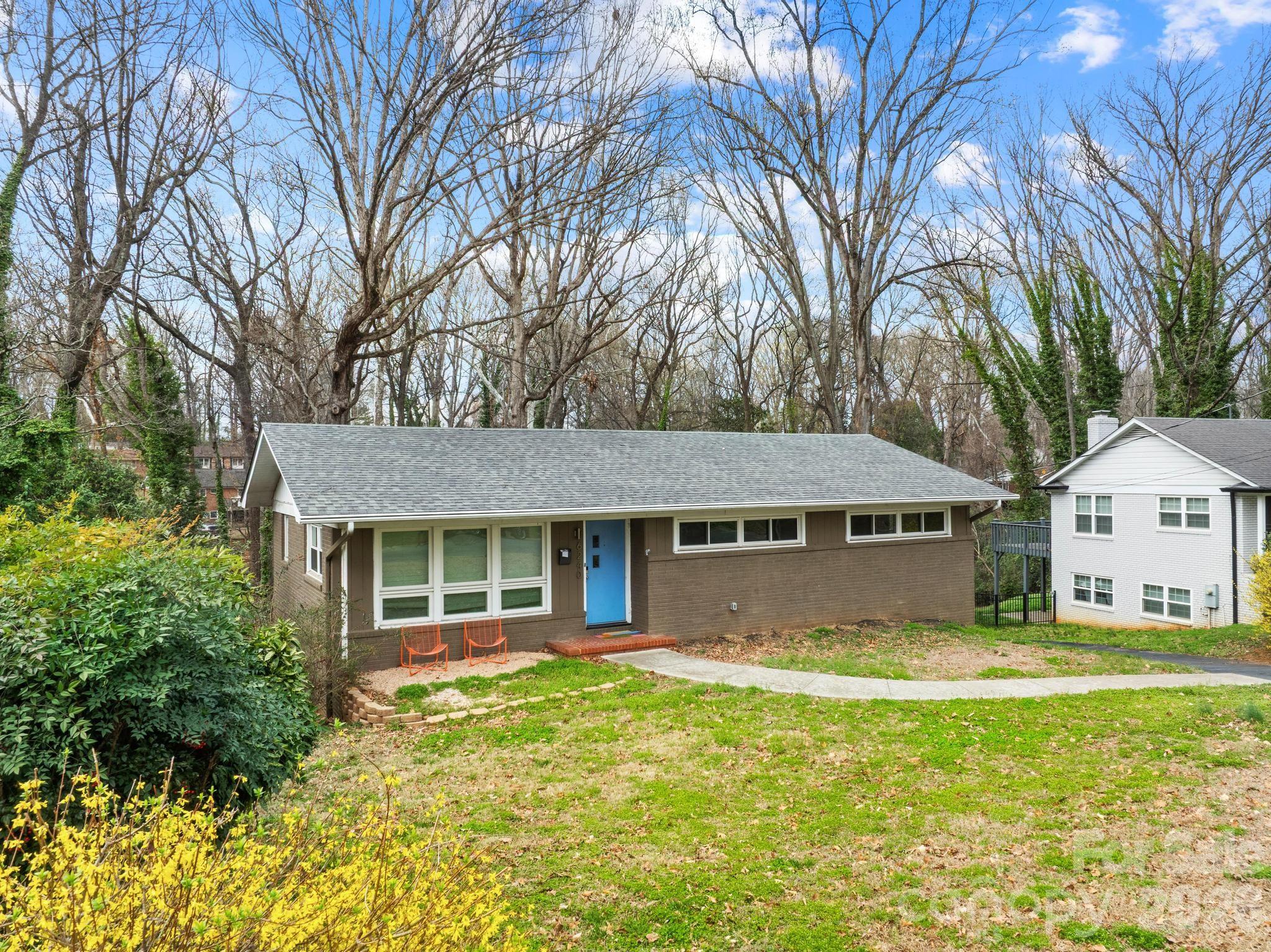 6240 Candlewood Drive, Charlotte, NC - photo 6 of 39