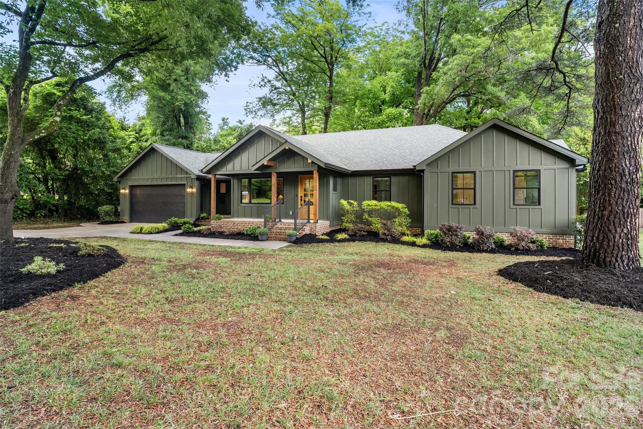 Photo 4 of 1542 Carolyn Drive, Charlotte, NC