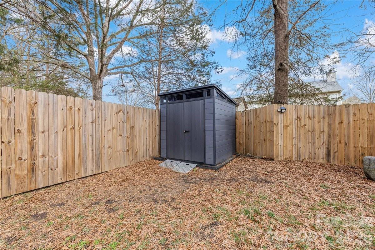 Photo 15 of 14242 Carolina Forest Court, Charlotte, NC