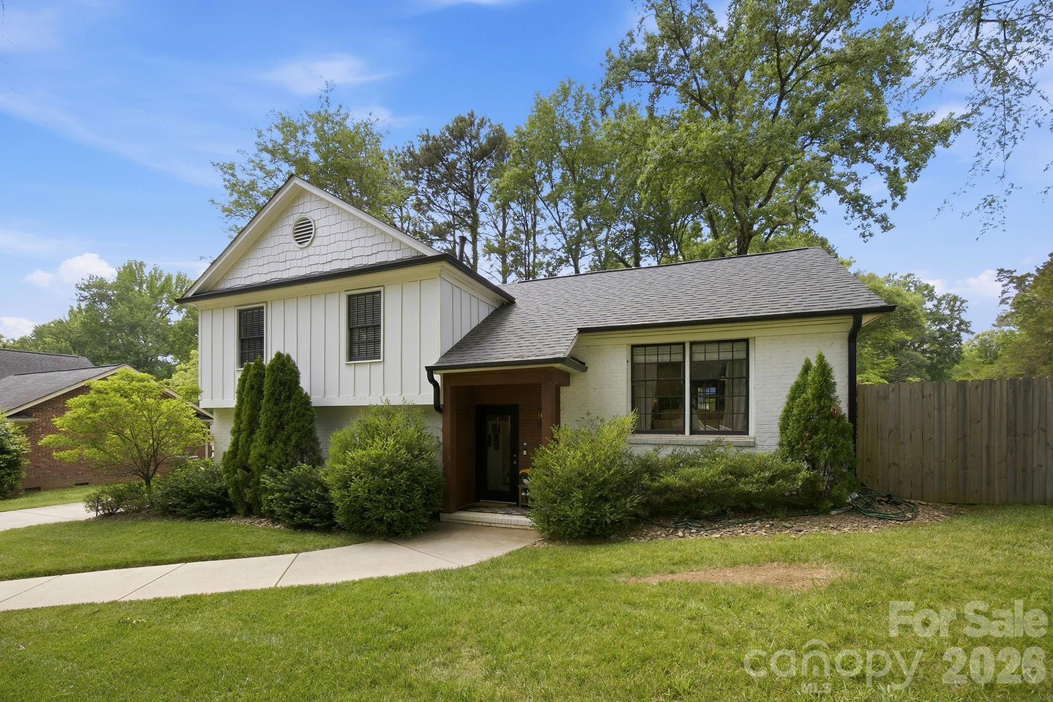 Photo 5 of 1325 Braeburn Road, Charlotte, NC