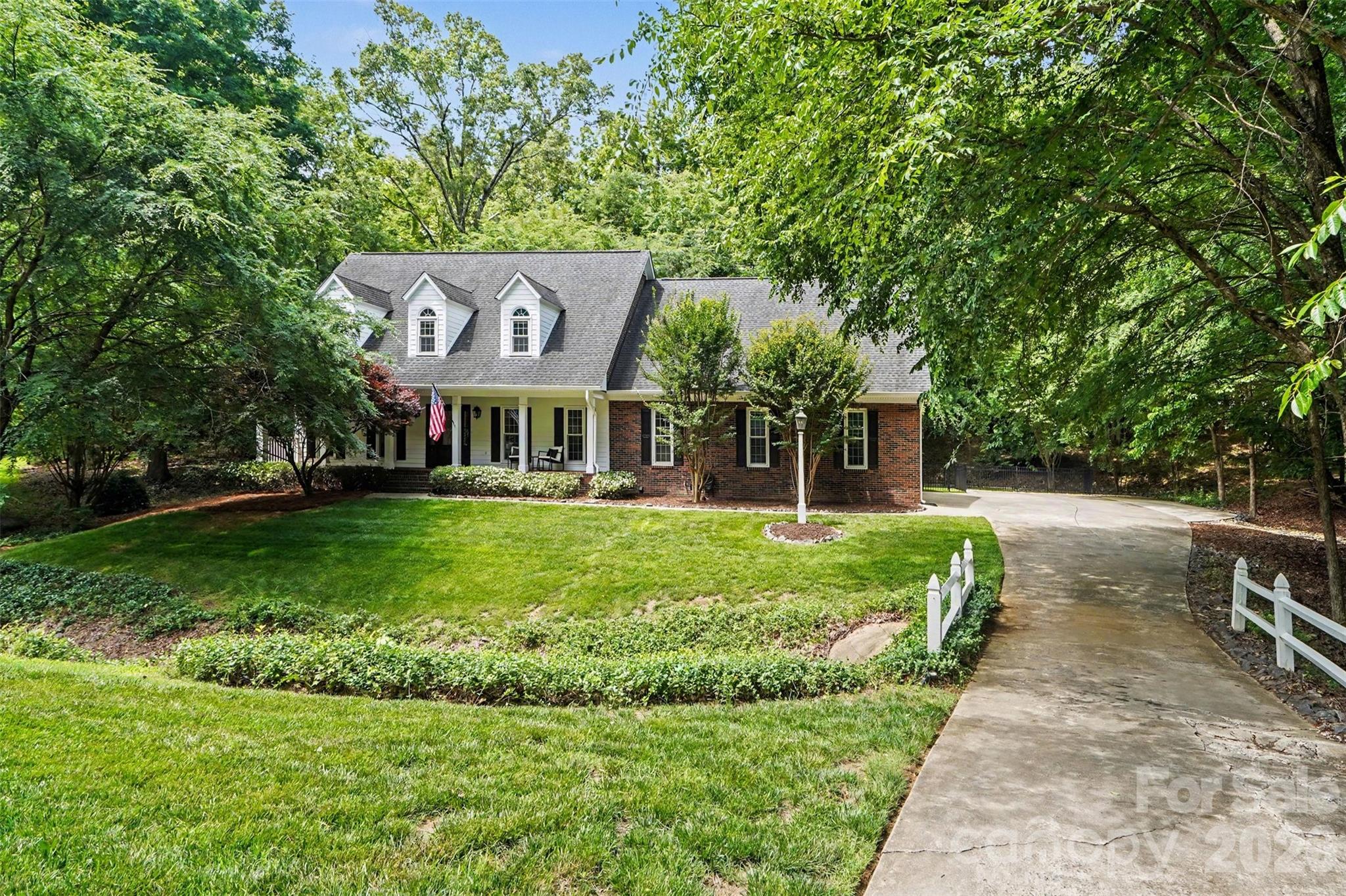 Photo 4 of 6128 Lake Providence Lane, Charlotte, NC