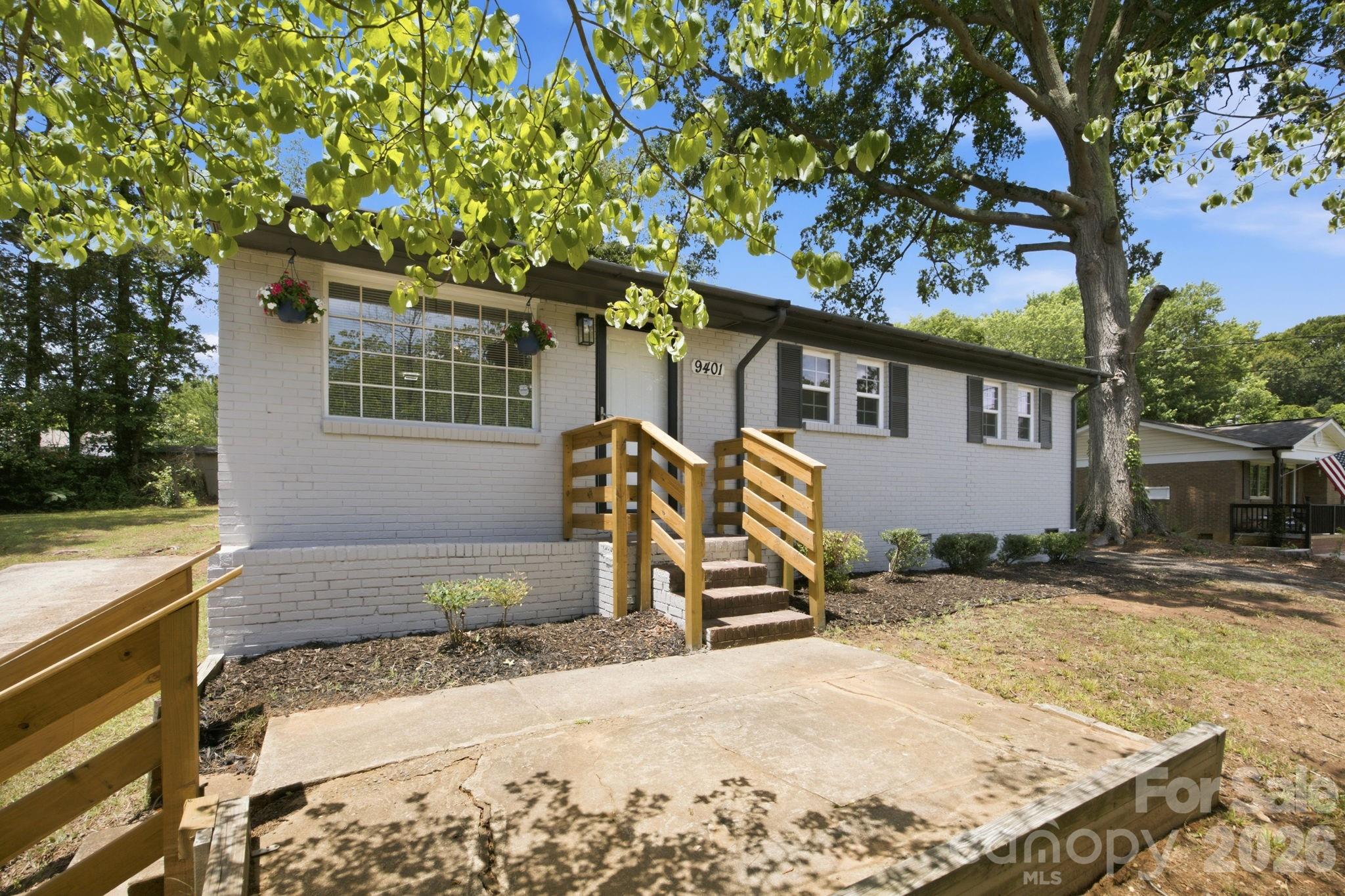 Home for sale at 9401 Feldbank Drive, Charlotte, NC — photo 3 of 42