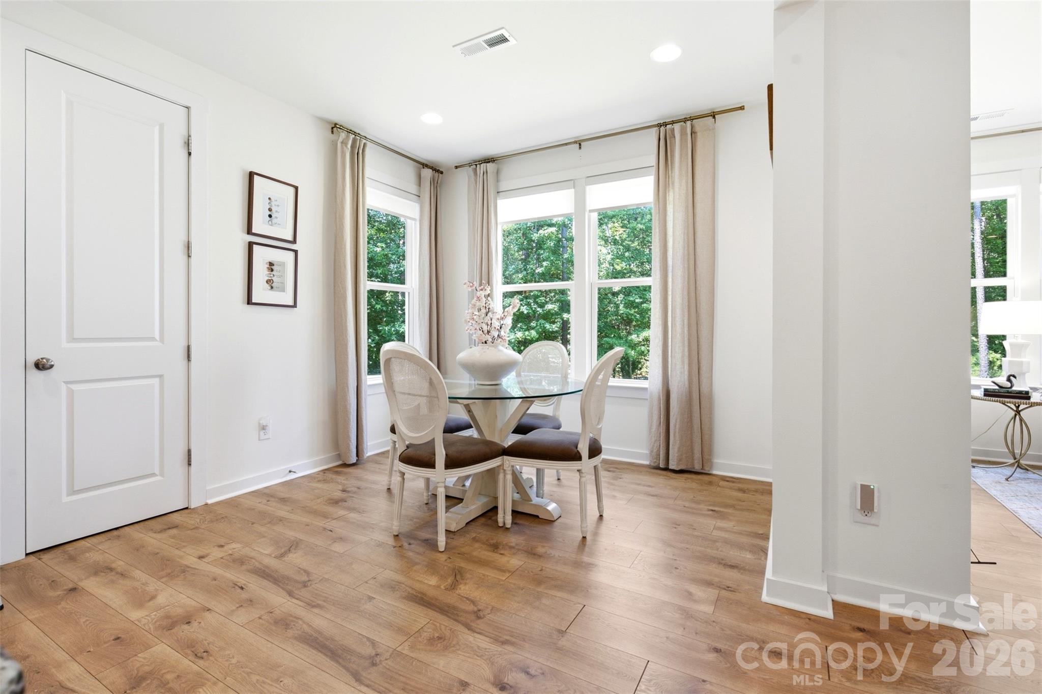 Photo 5 of 15611 Walnut Hill Drive, Charlotte, NC