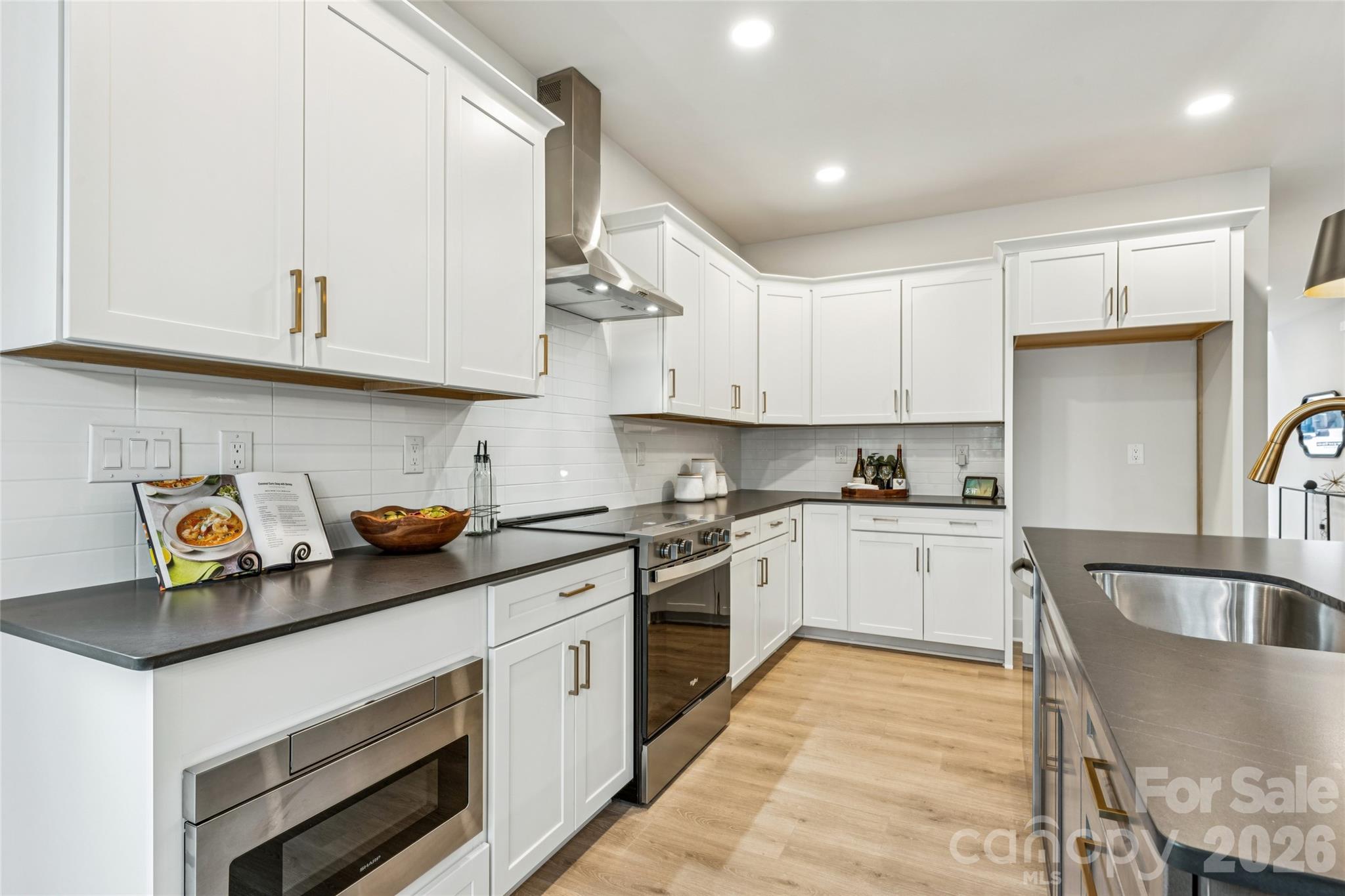 2412 Crestview Drive, Charlotte, NC - photo 17 of 41